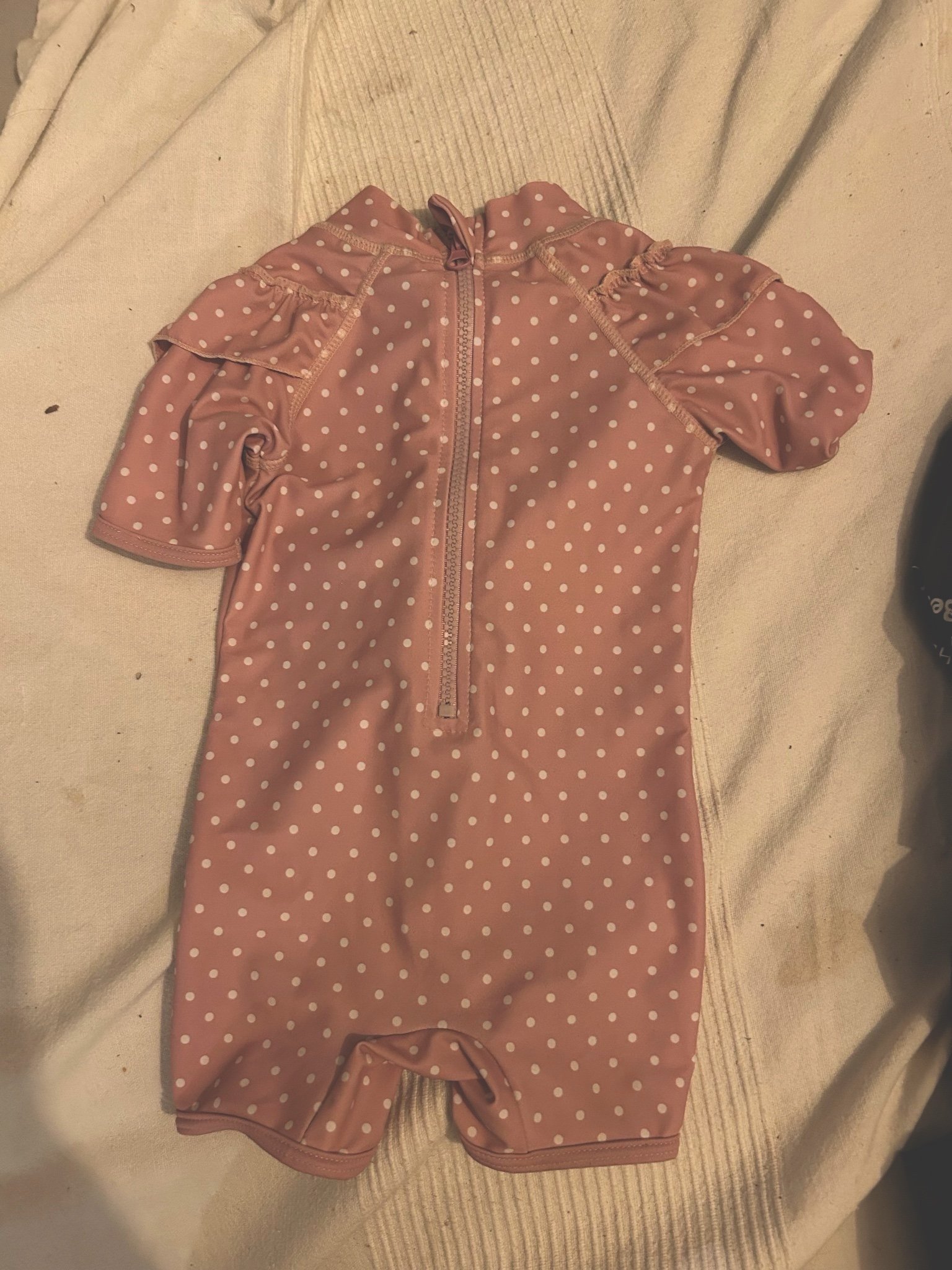 Se produkter som liknar UV-dräkt Kuling 74/80 på Tradera (638535136)