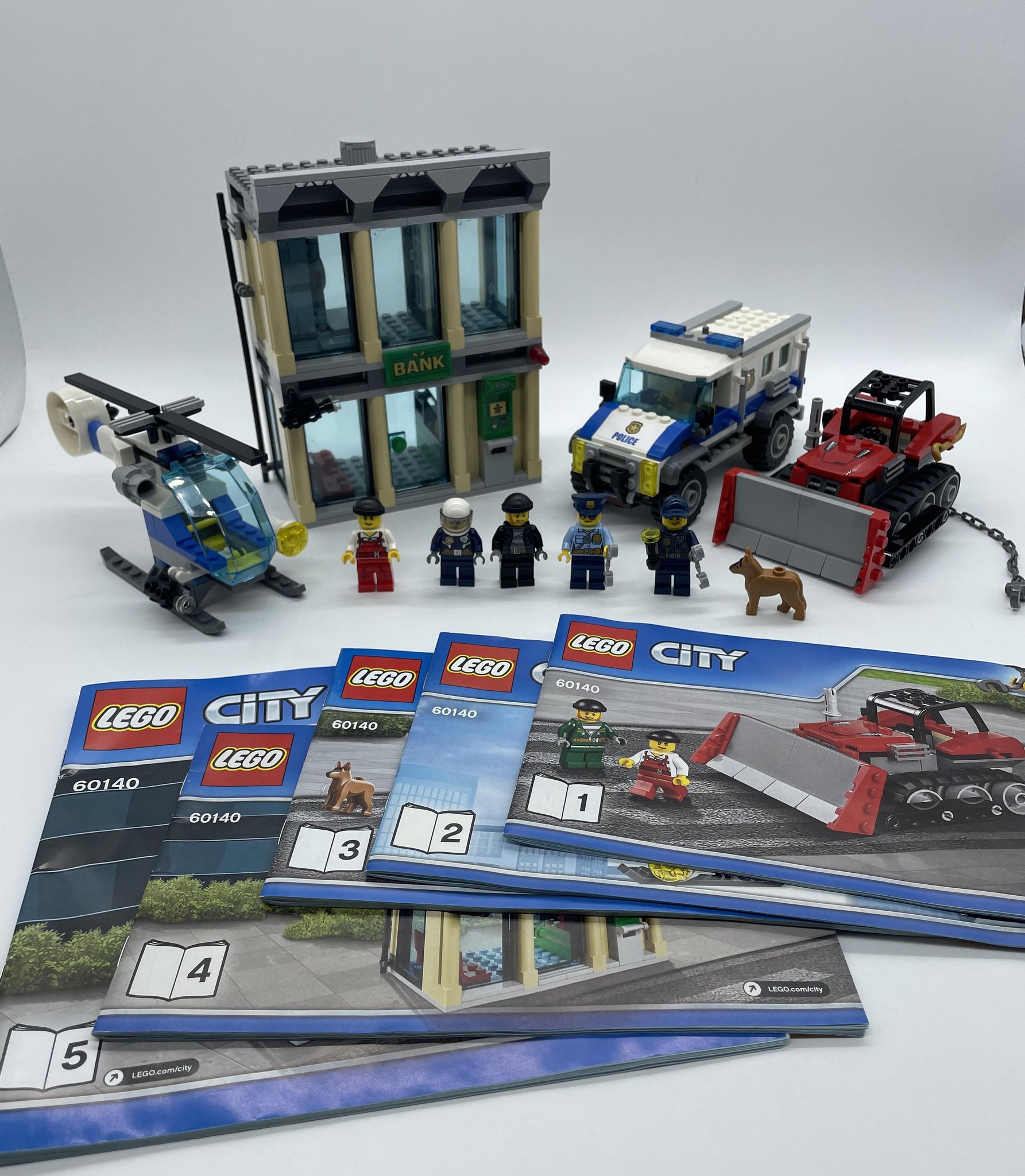 Se produkter som liknar LEGO City 60140 Inbrott med B.. på Tradera ...