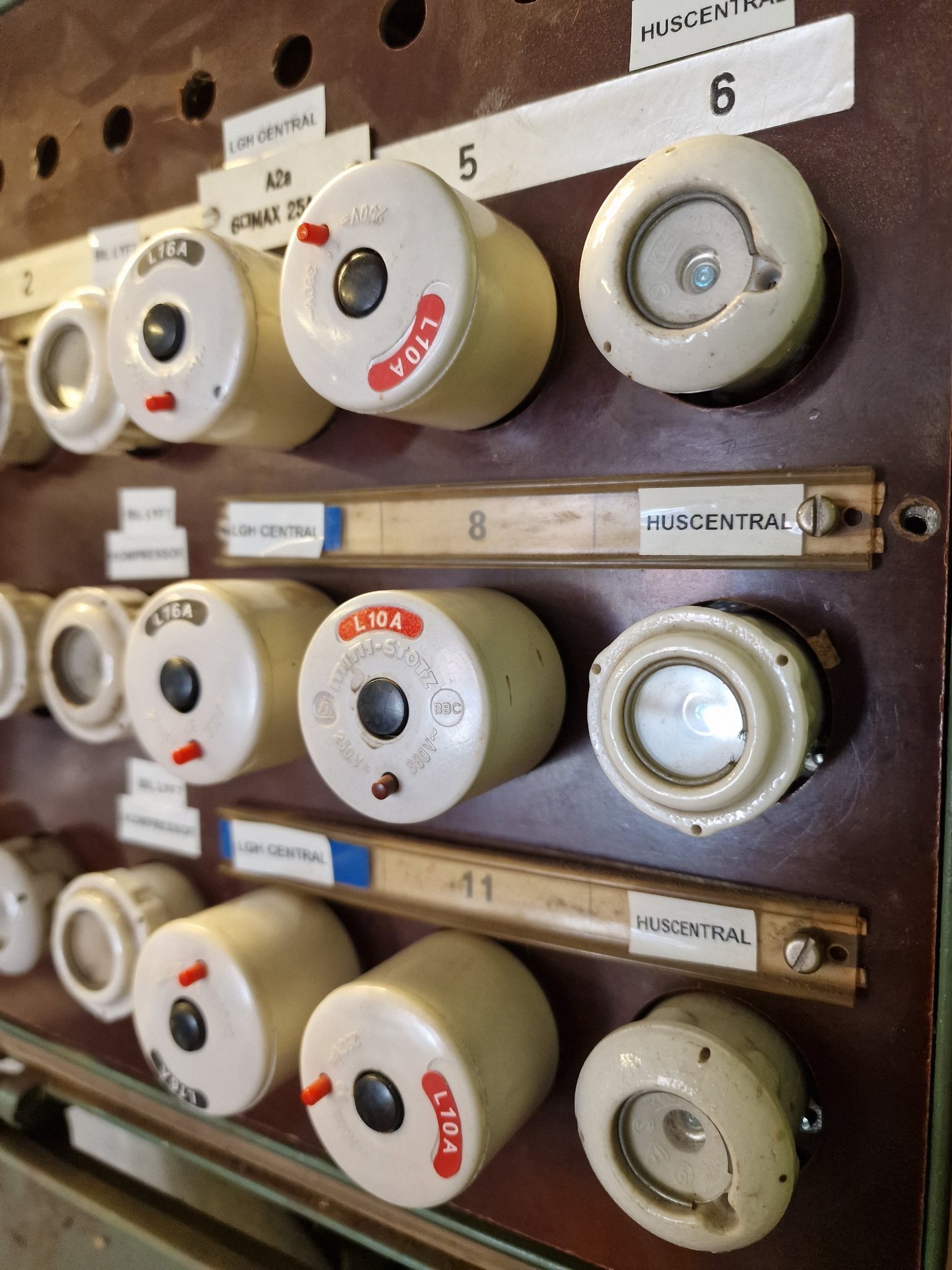 1st auto Säkring L16A ersätter porslinssäkring .. | Köp på Tradera (697237330)