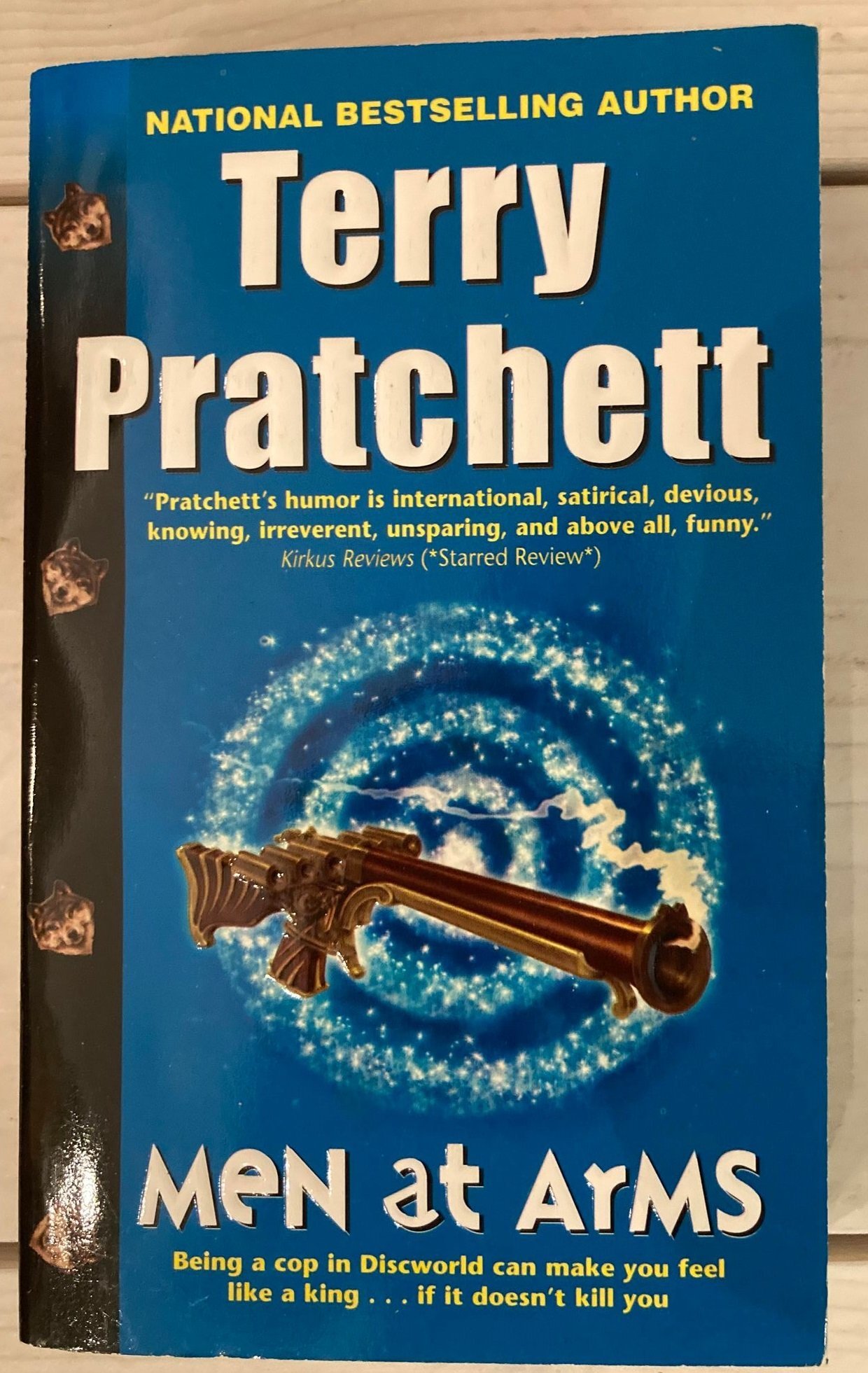 Se produkter som liknar Discworld 15: Men at Arms på Tradera (617985998) Se produkter som liknar Discworld 15: Men at Arms på Tradera (617985998)
