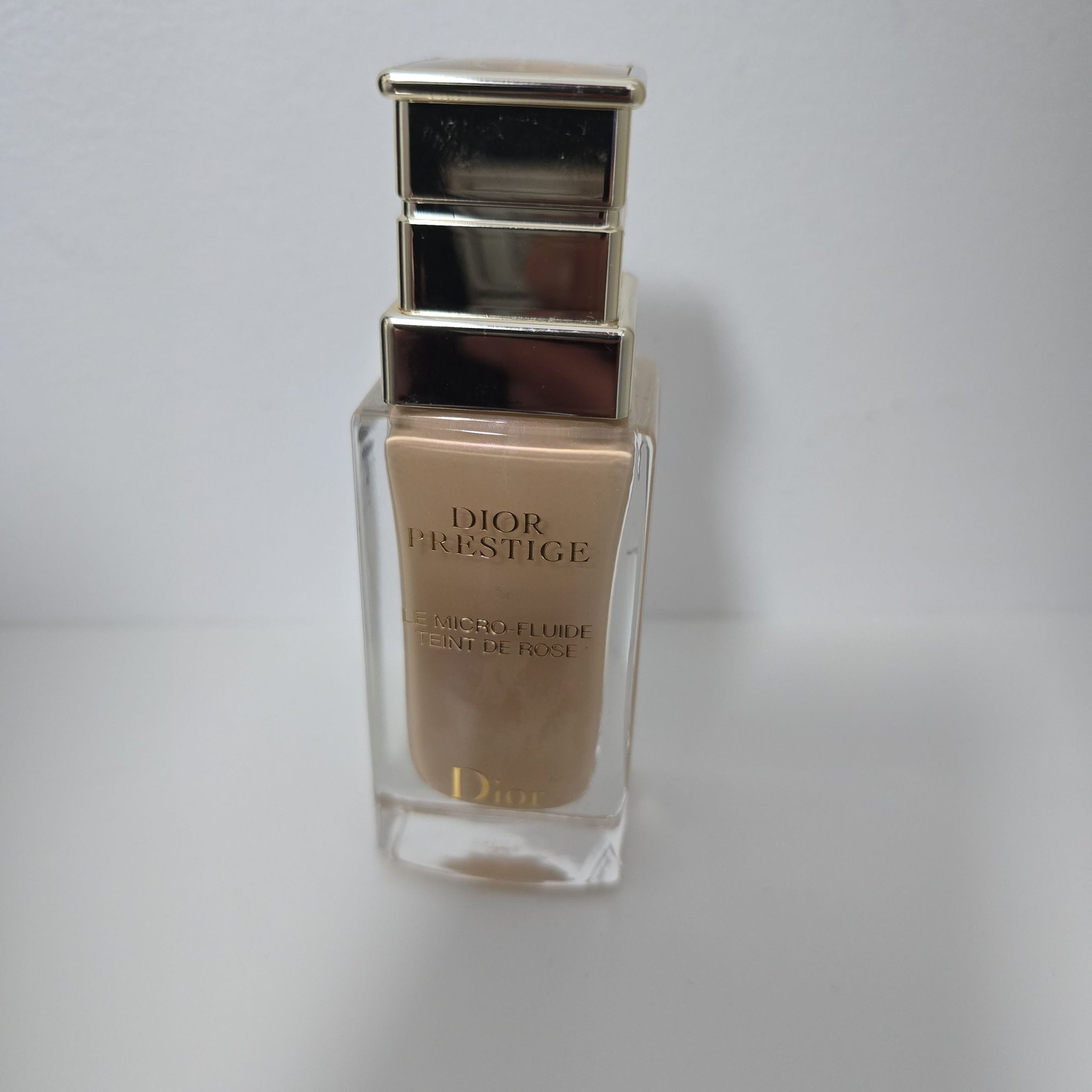 Se produkter som liknar Dior Prestige Le Micro Fluide.. på Tradera (695828820)