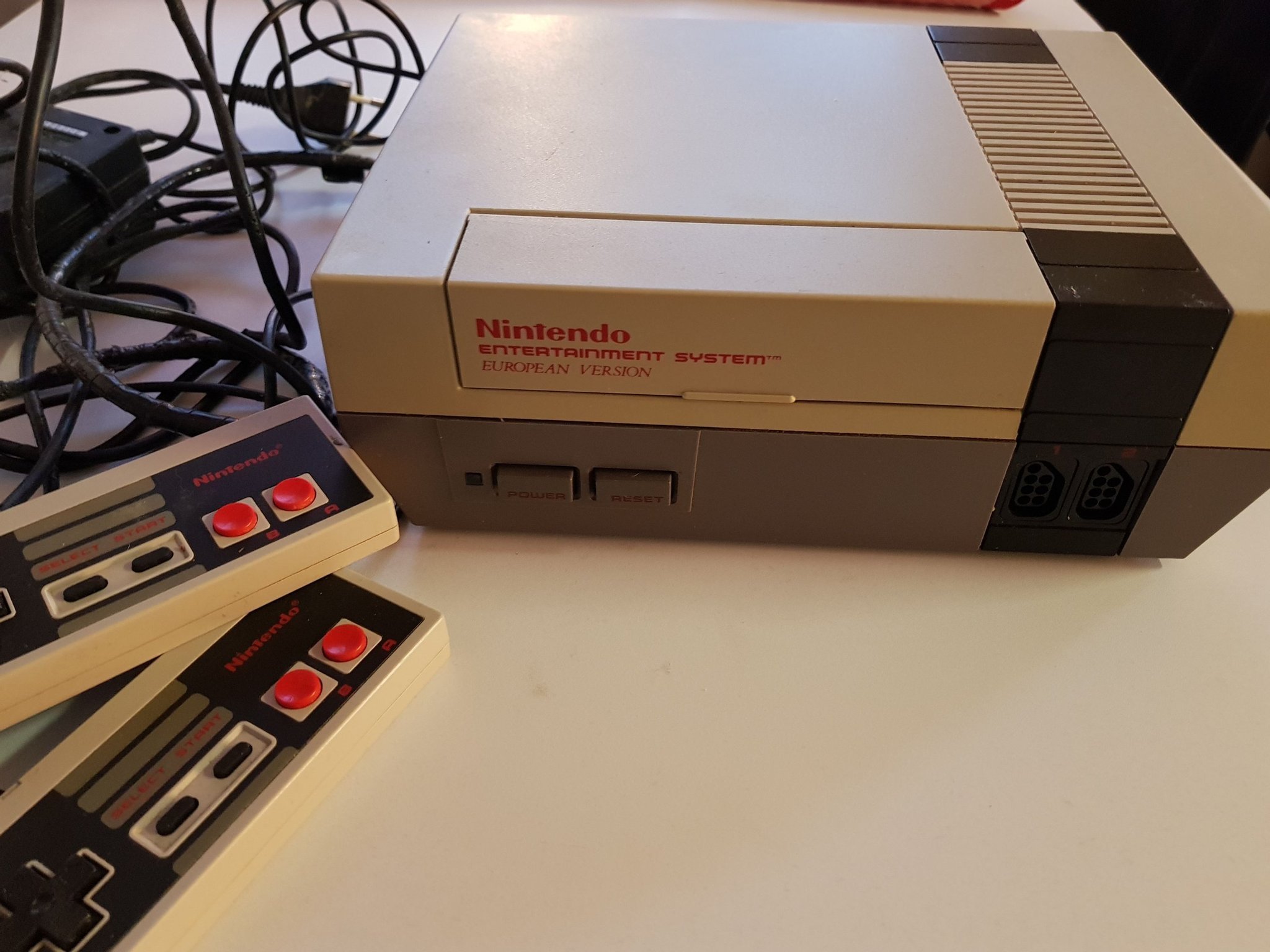 Se produkter som liknar NINTENDO 8-BIT KONSOL på Tradera (620344726)