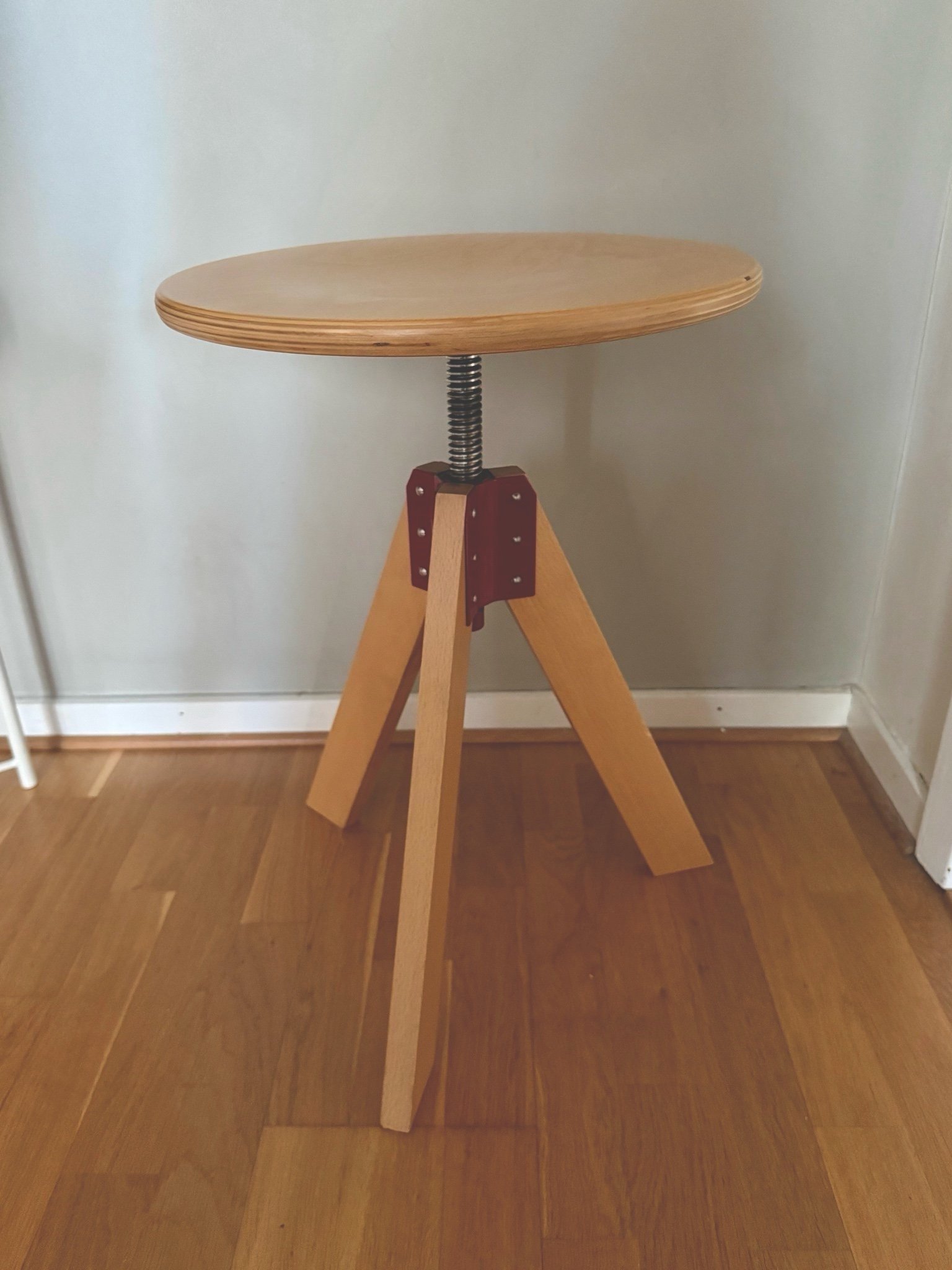 SNURRPALL Pall i trä Italy Giotto Zanotta Stool.. | Köp på Tradera (693741504)
