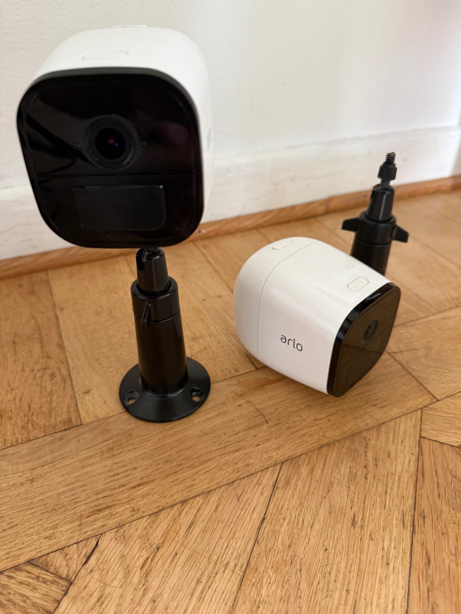 Arlo Go 4G (VML4030) – 2 st kameror inkl. Sandi.. | Köp på Tradera (686147715)