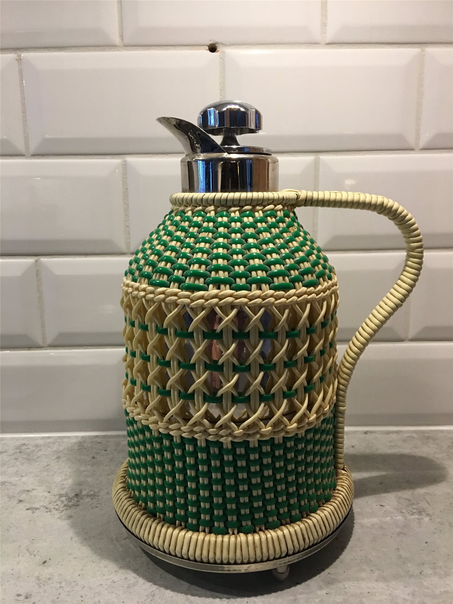 Flätad TV-kanna/termos Retro | Barnebys