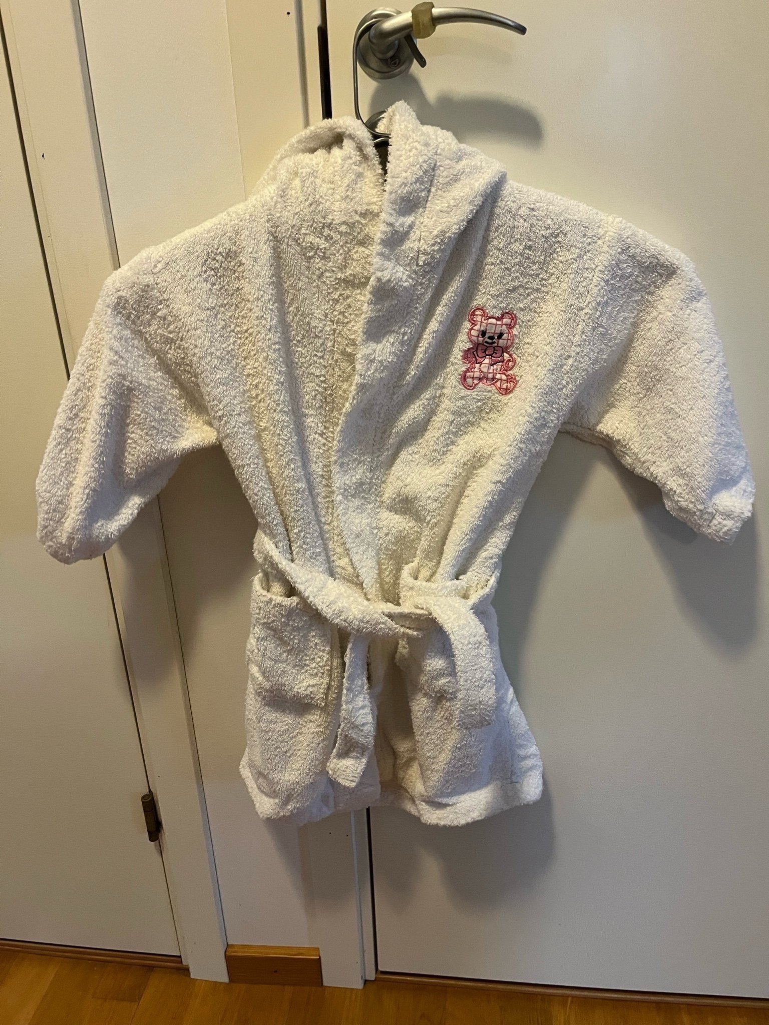 Se produkter som liknar P&K vit morgonrock / badrock,.. på Tradera (713033940)