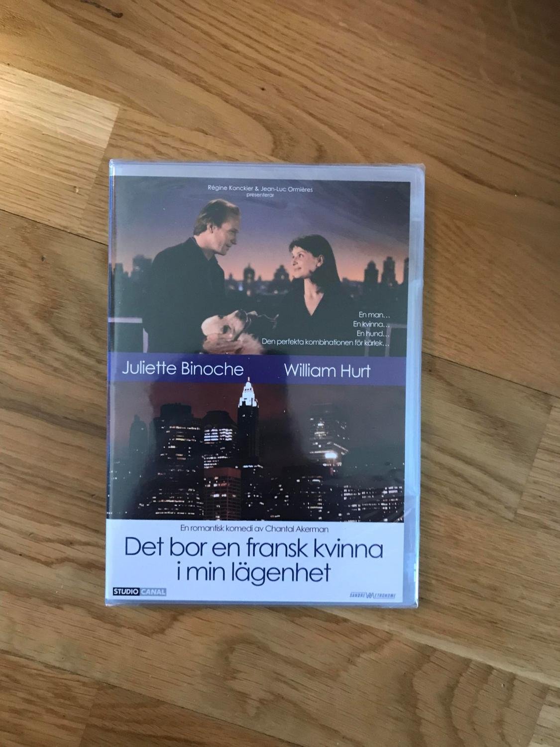 Det Bor En Fransk Kvinna I Min Lägenhet - INPLA.. | Köp på Tradera (591608761)