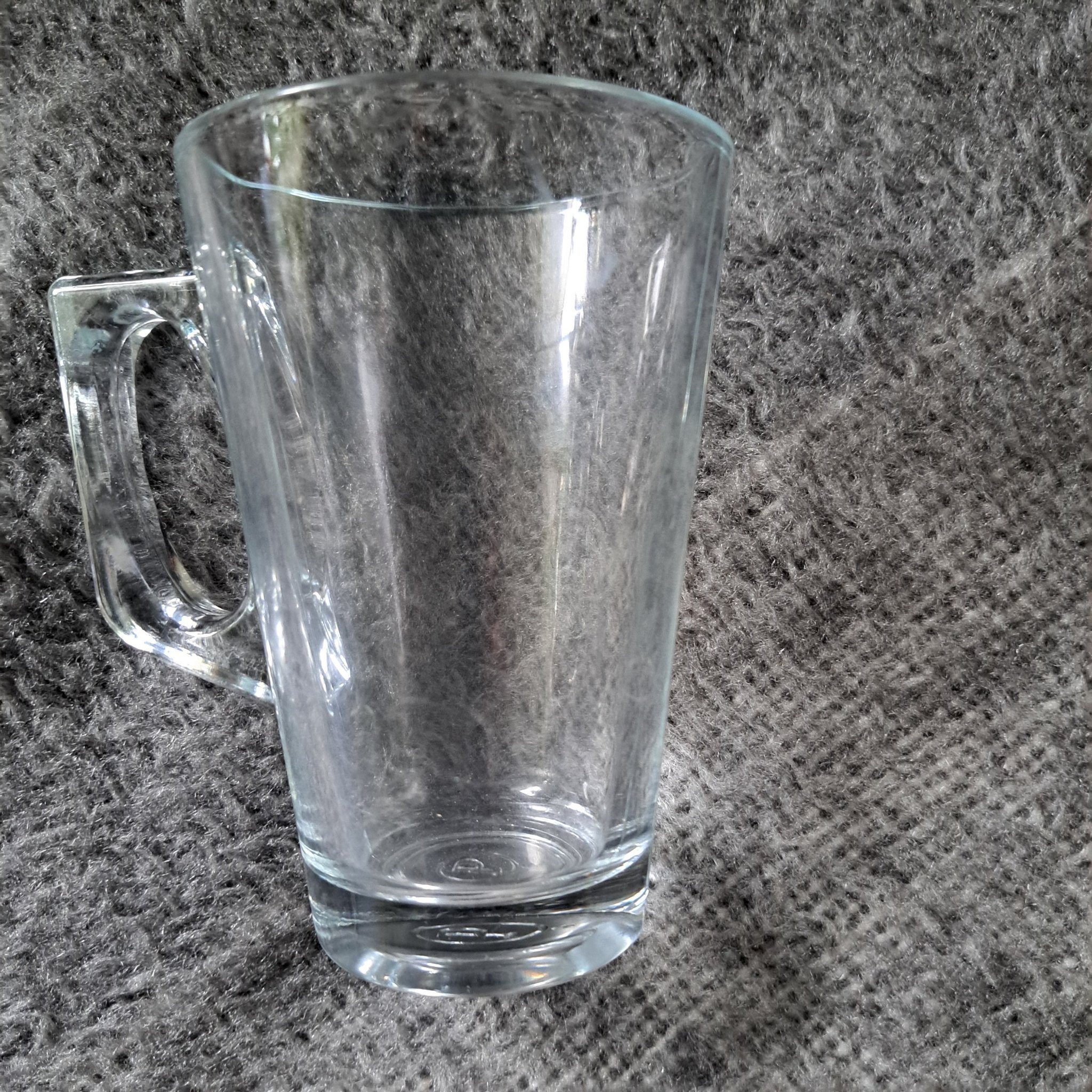 Se produkter som liknar En gammal glassejdel märkt "P.. på Tradera (702848611)