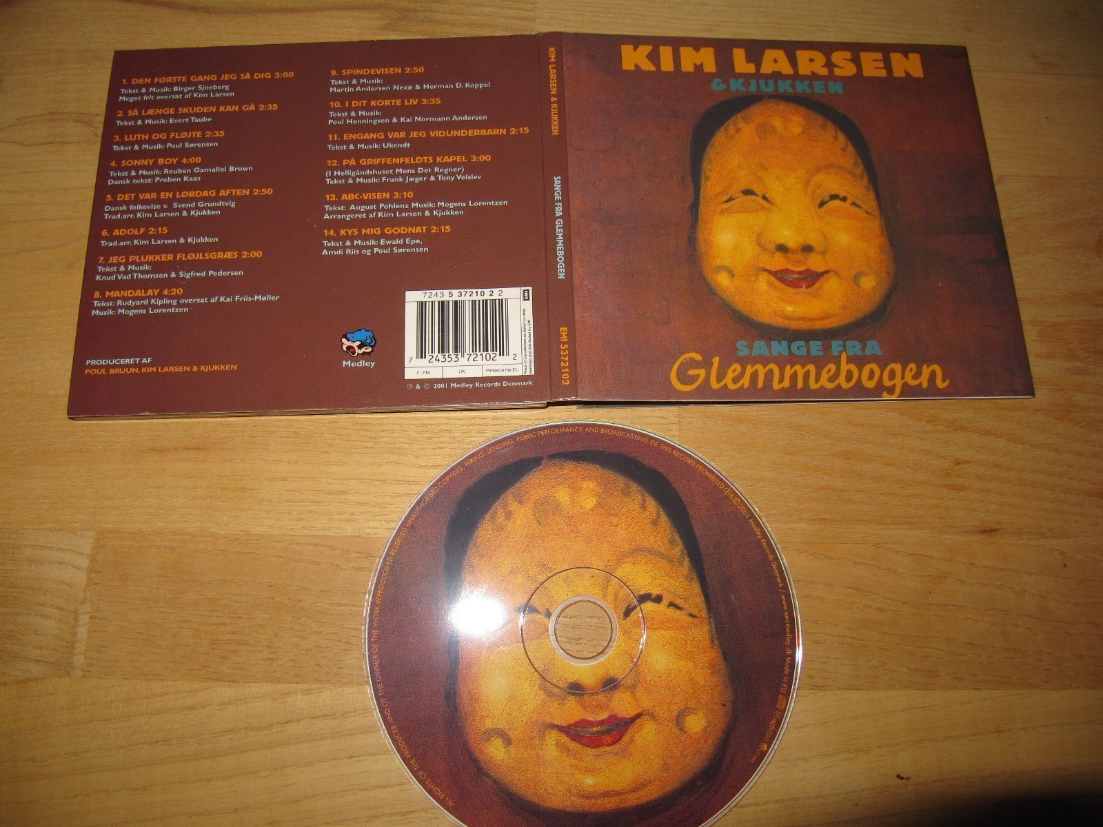 Se produkter som liknar CD. KIM LARSEN & KJUKKEN SANG.. på Tradera (632788926)
