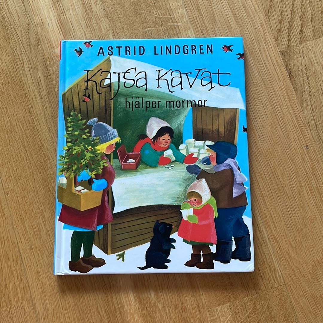 Se produkter som liknar Kajsa Kavat hjälper mormor av.. på Tradera (686483390)