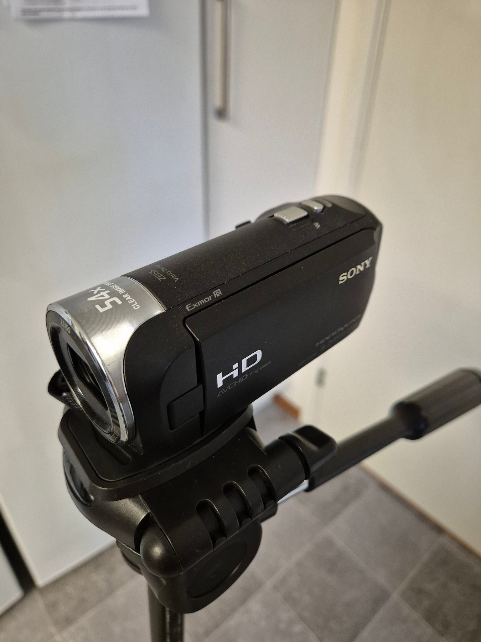 Se produkter som liknar Sony videokamera, med stativ,.. på Tradera ...