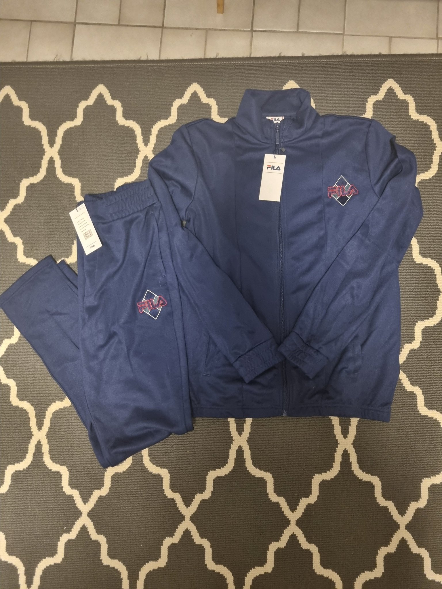 Dress från Fila storlek 170/176 på jackan och 1.. | Köp på Tradera (704170999)