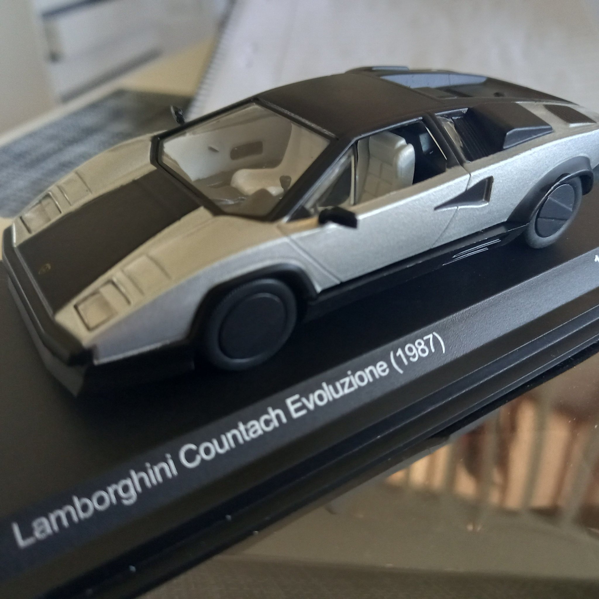 Se produkter som liknar LAMBORGHINI COUNTACH EVO på Tradera (624519489)