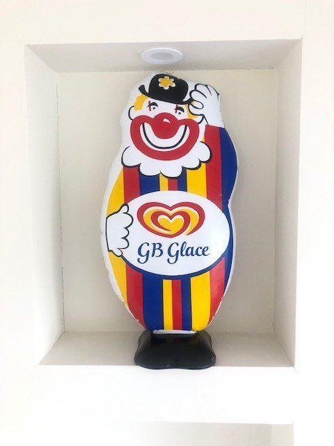 Gb Glace Glass Gubbe I Plast Med Pappplatta Upp 407488557 ᐈ Köp På Tradera