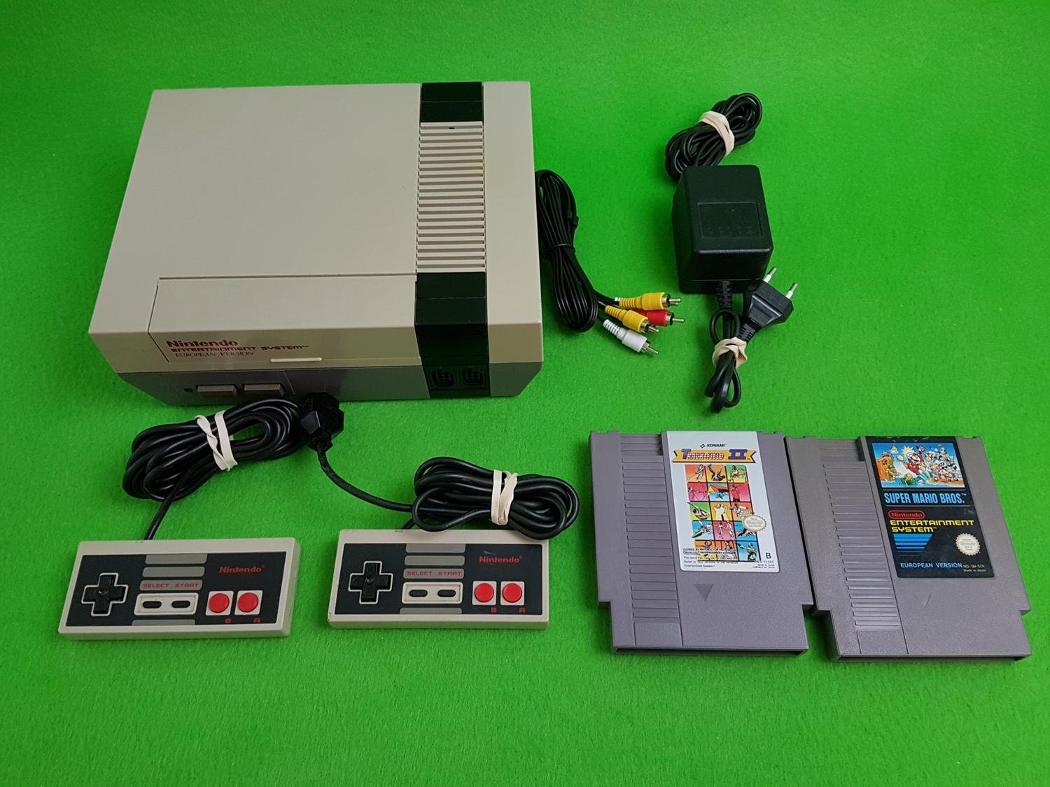 Nintendo 8-bit Konsol SCN Med 2HK + 2 Sp.. (392635499) ᐈ SpelHem på Tradera