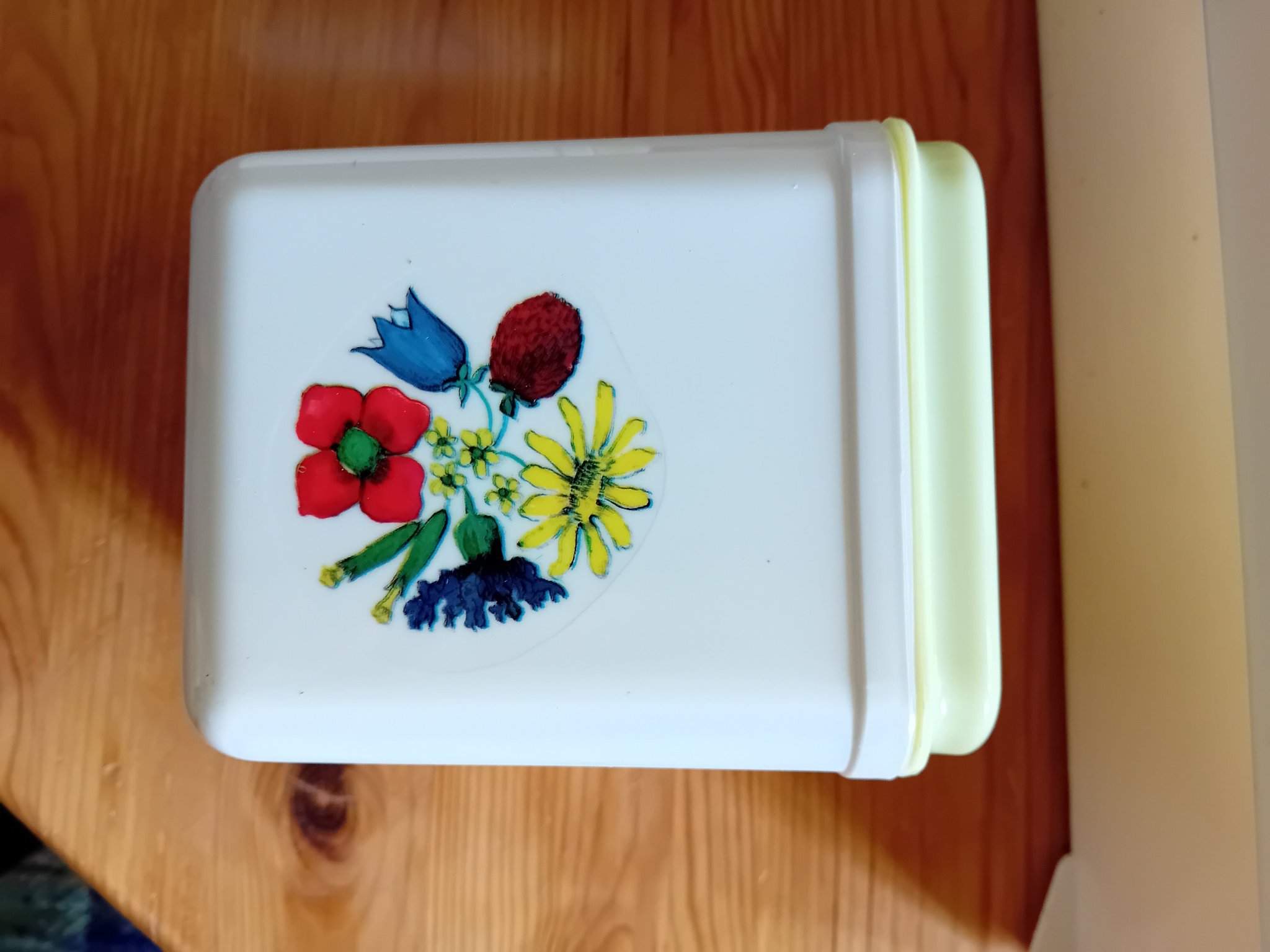 Se produkter som liknar Burkar med blommor - Hammar P.. på Tradera (703598933)