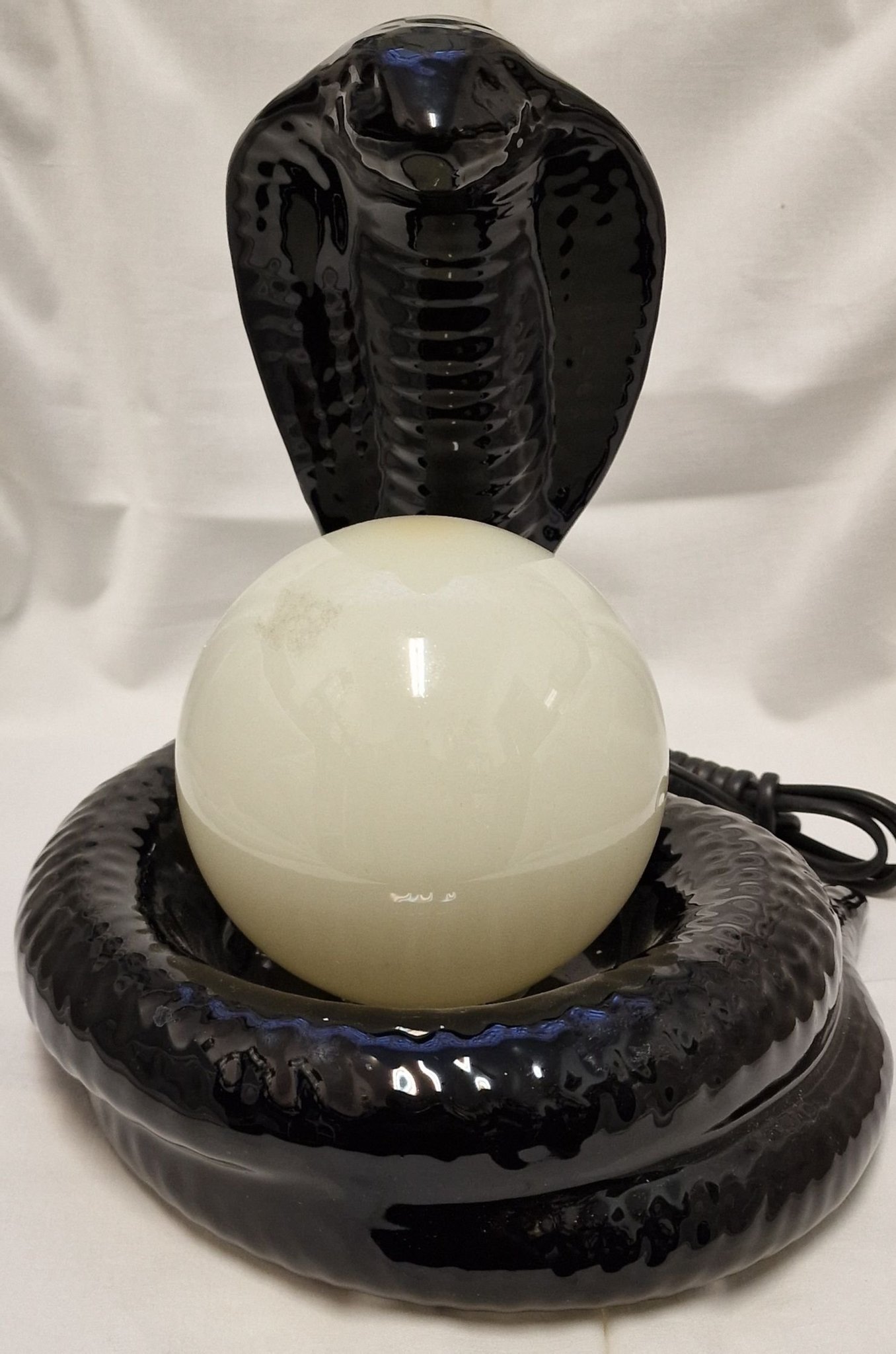 Se produkter som liknar Kobra lampa svart vintage ret.. på Tradera ...
