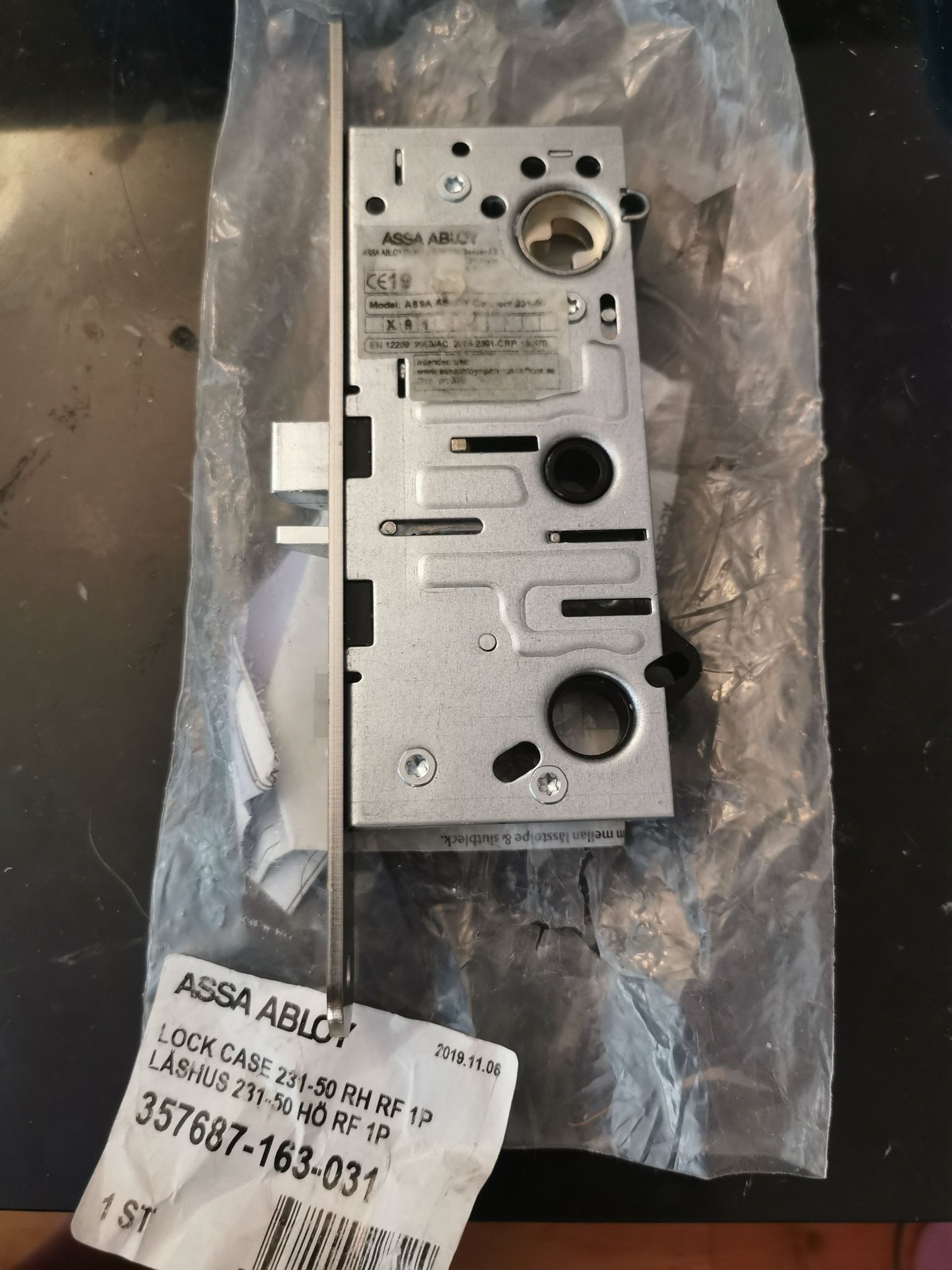 ASSA ABLOY Låskista 231-50 (höger) | Köp på Tradera (696222339)