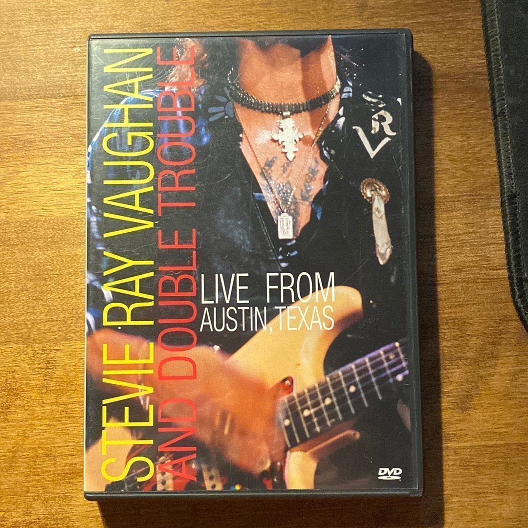 Se produkter som liknar Stevie Ray Vaughan - Live Fro.. på Tradera (692911137)