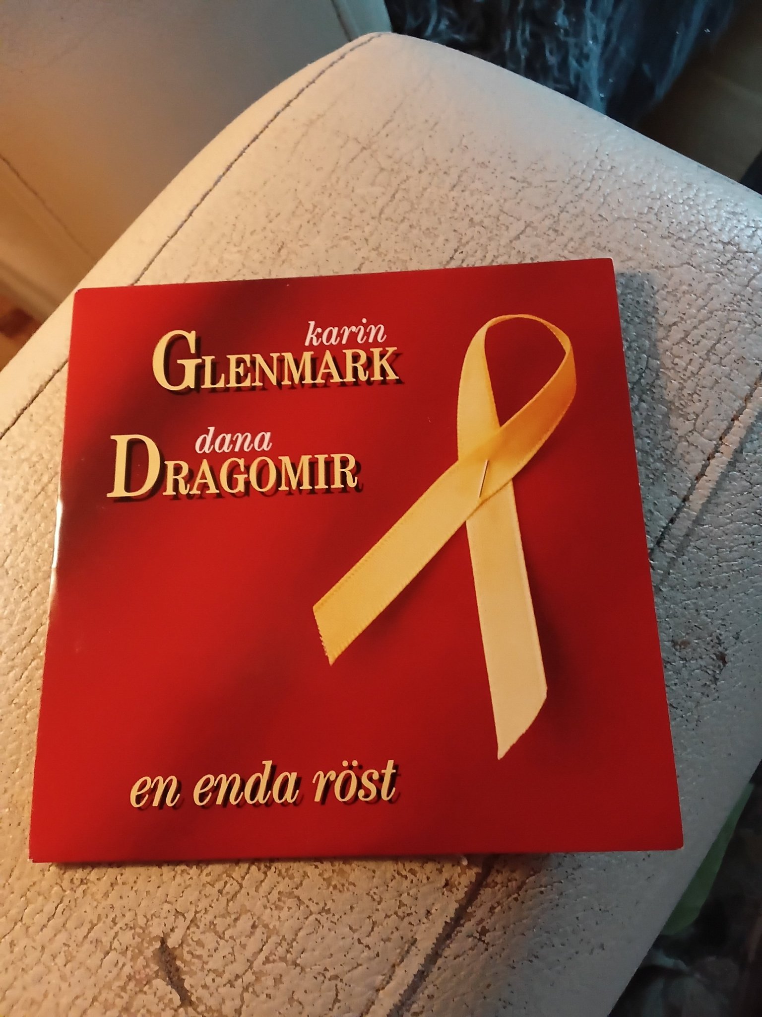 Se produkter som liknar Karin Glenmark & Dana Dragomi.. på Tradera (697876245)