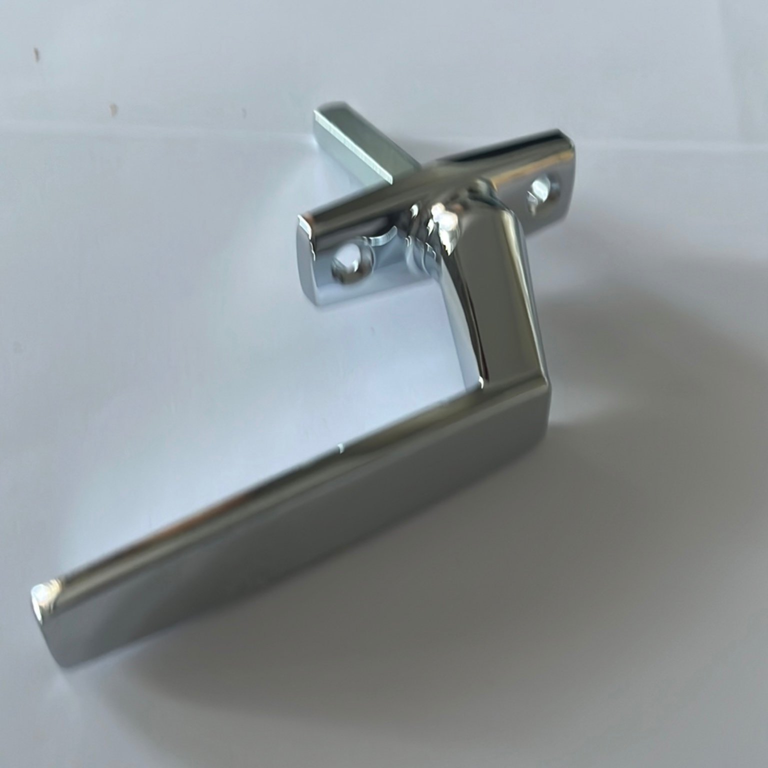 Se produkter som liknar Handtag till fönster / altand.. på Tradera (635136048)