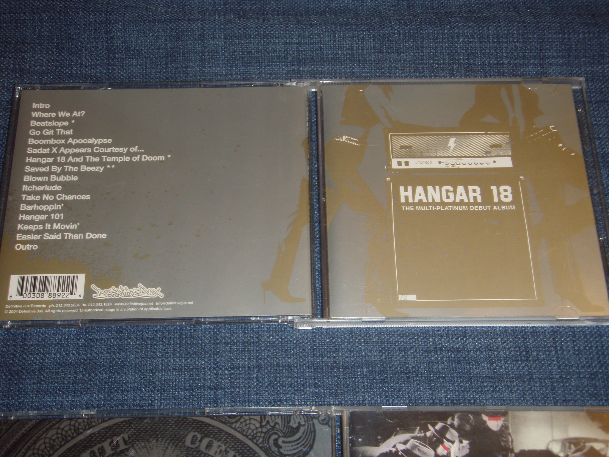 Hangar 18: The Multi-Platinum Debut Album | Köp på Tradera (677359568)