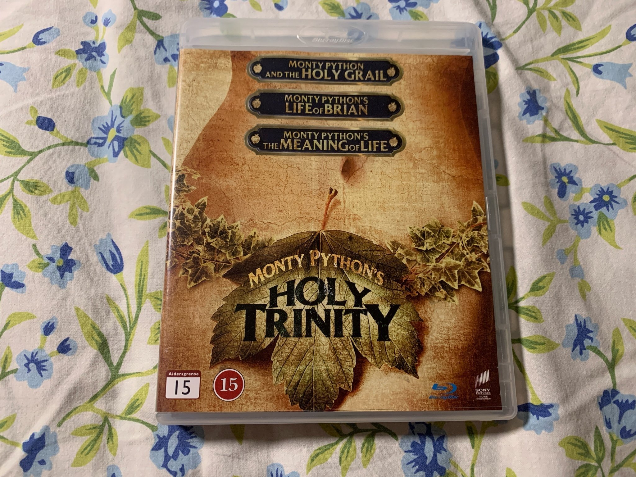 Monty python pythons holy trinity box holy grai.. | Köp på Tradera (703193816)