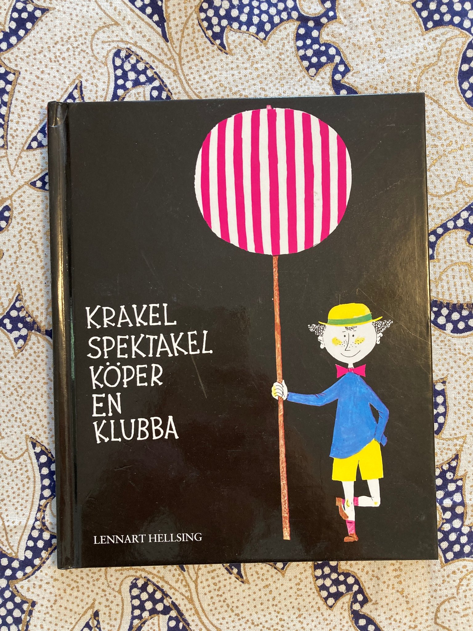 Krakel Spektakel köper en klubba Lennart Hellsi.. | Köp på Tradera ... Krakel Spektakel köper en klubba Lennart Hellsi.. | Köp på Tradera ...
