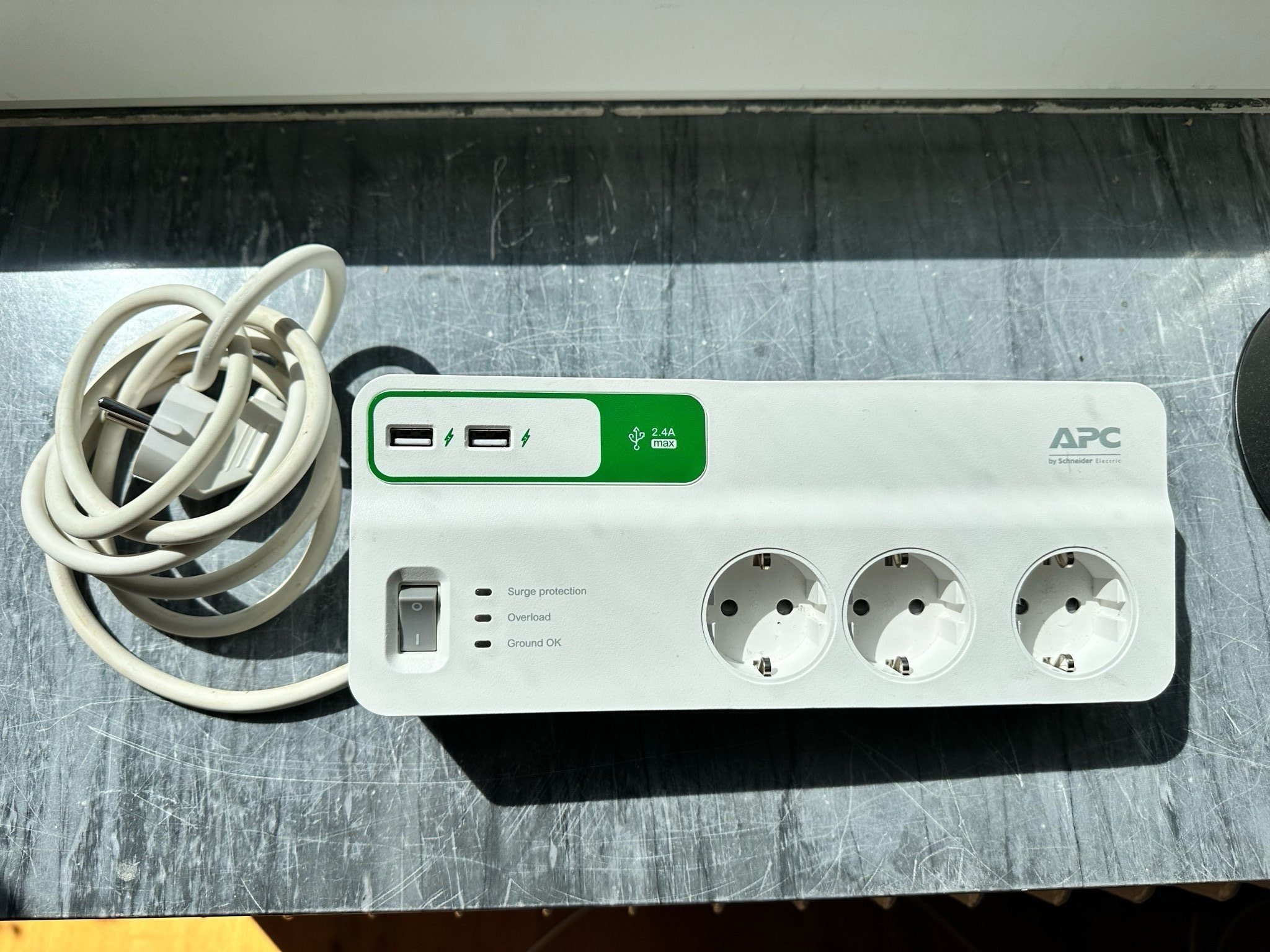 Se produkter som liknar Schneider Electric APC Översp.. på Tradera ...