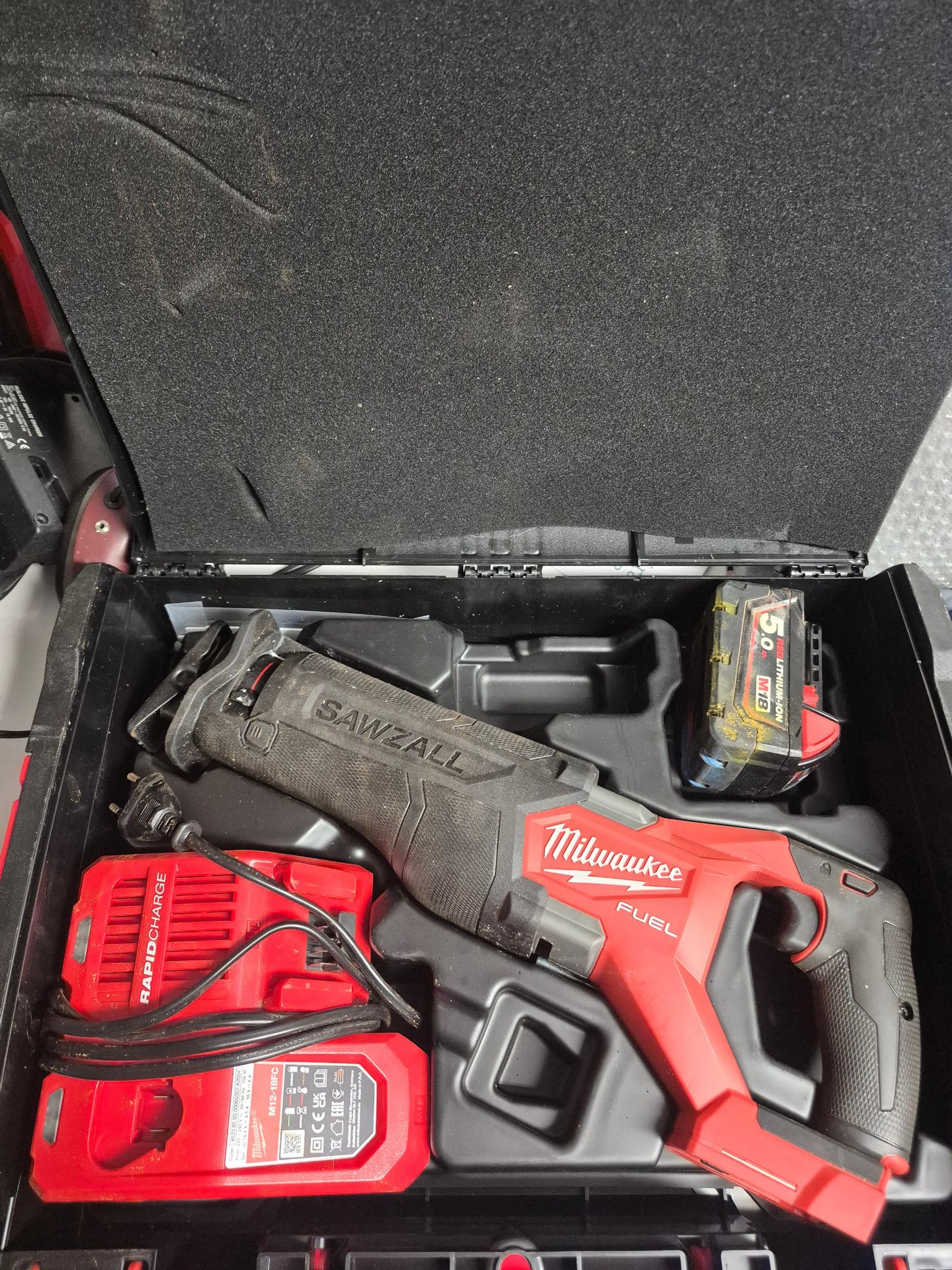 Se produkter som liknar Milwaukee FUEL M18 FSZ Sawzal.. på Tradera (693449316)