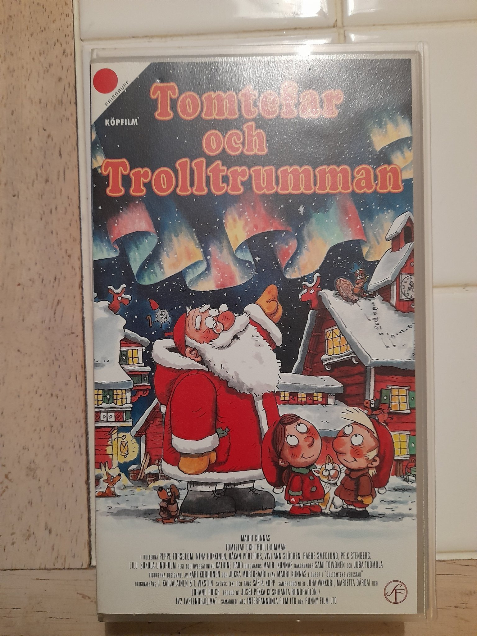 Se produkter som liknar Julfilm VHS ...TOMTEFAR OCH T.. på Tradera (635029588)