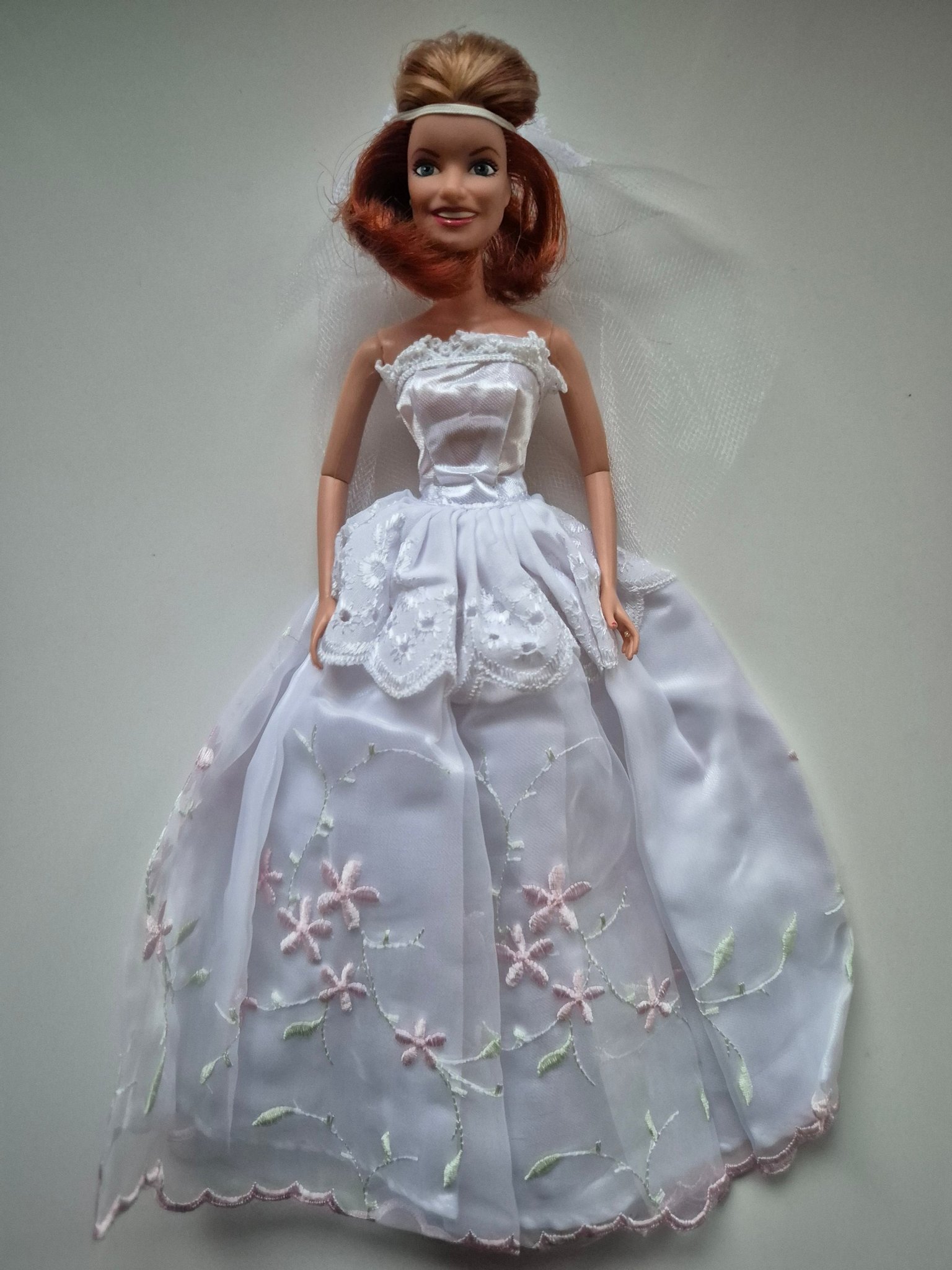 KLÄNNING + SLÖJA BRUDKLÄNNING docka ingår ej ro.. | Köp på Tradera (697877183)