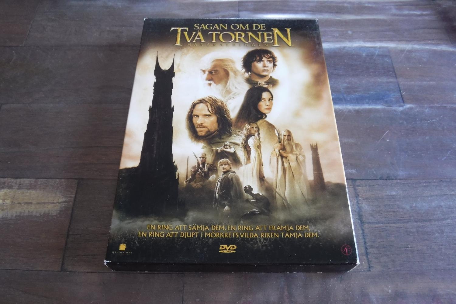Se produkter som liknar DVD Sagan om de två tornen 2 .. på Tradera (641496059)