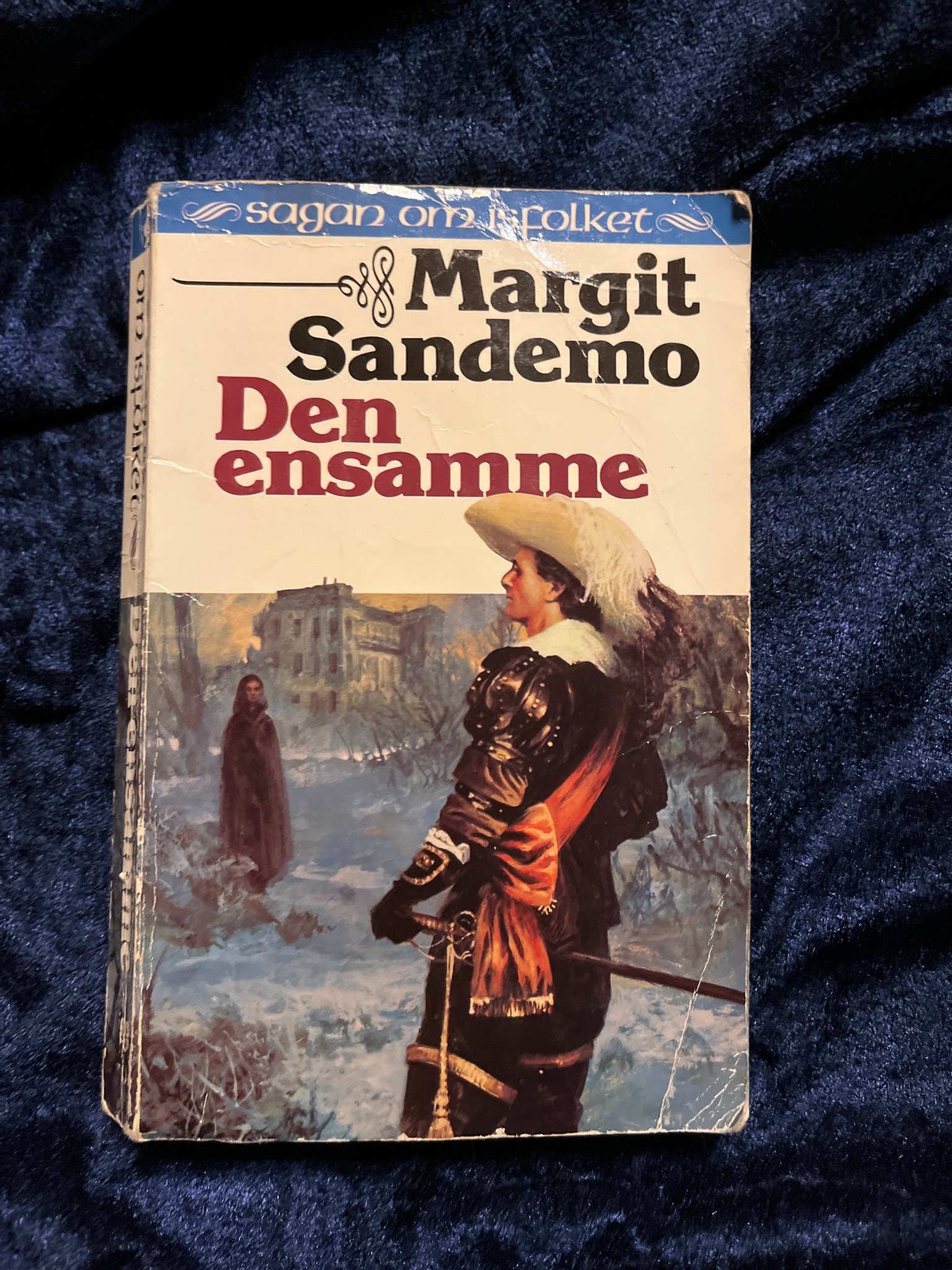 Den ensamme - Sagan om Isfolket av Margit Sandemo | Köp på Tradera (694753244)