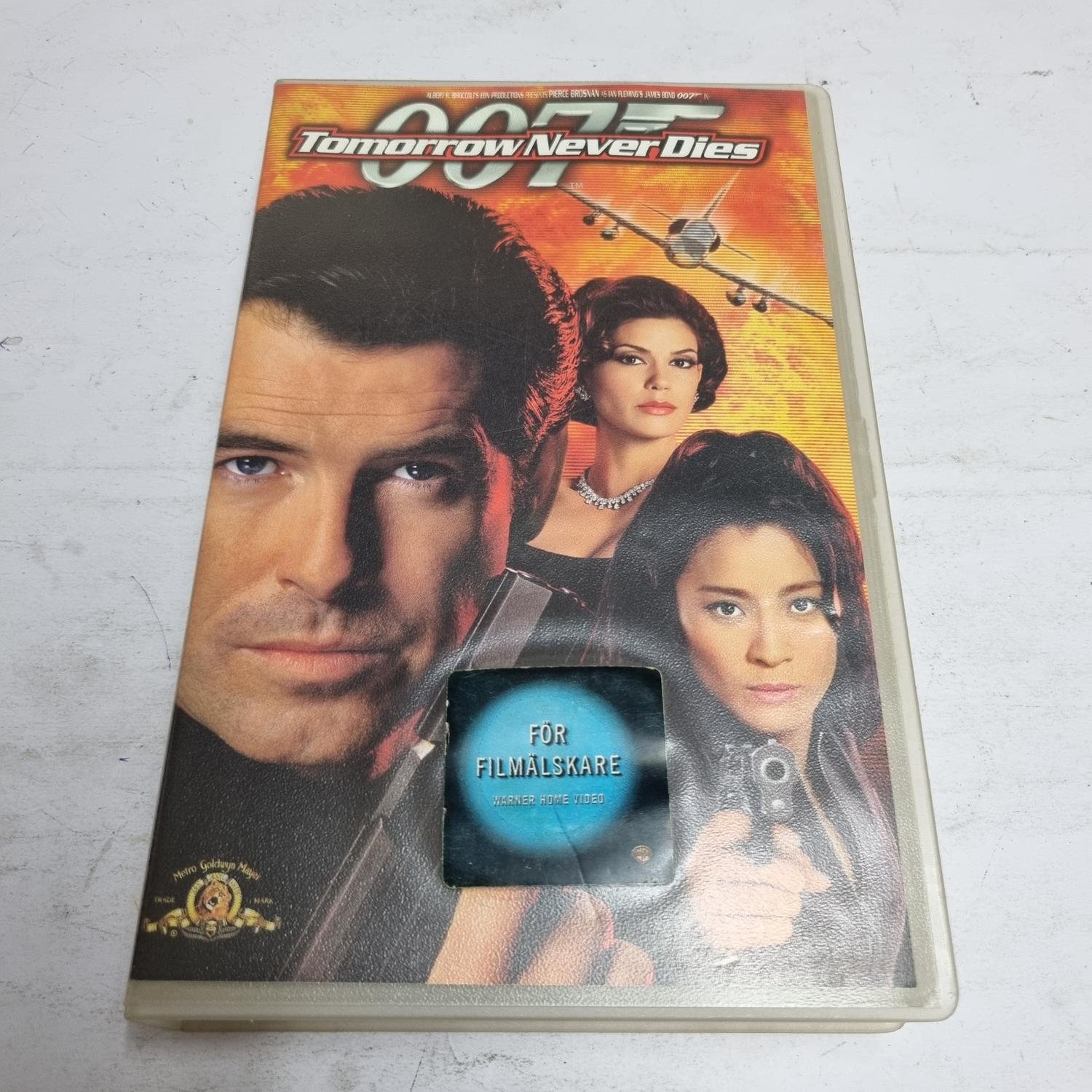 007 Tomorrow never dies VHS f.. | Köp från Askers_grums på Tradera (673184450)