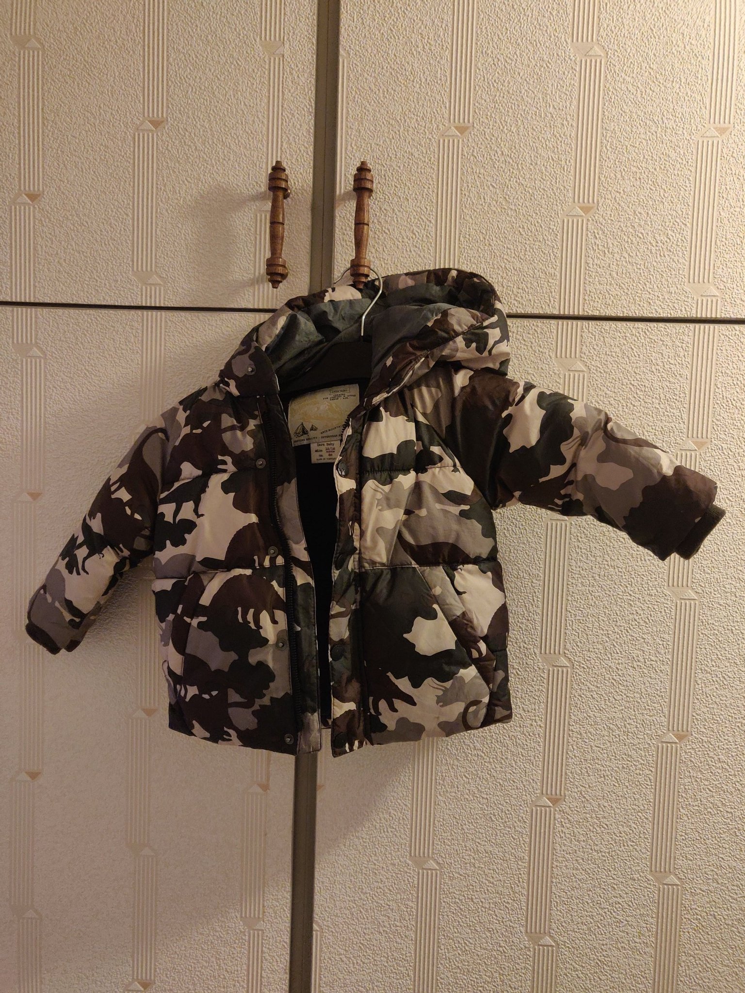 Se produkter som liknar Vinterjacka ZARA strl 86 kamo.. på Tradera (620209492)