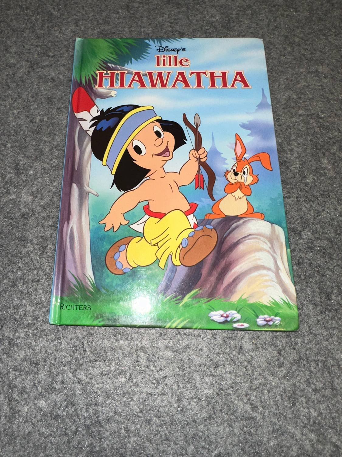 Se produkter som liknar Walt Disney - Lille Hiawatha på Tradera (628960156)