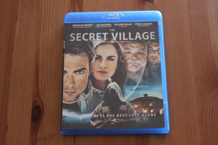Bluray-film: The secret village | Köp från Blabom på Tradera (360152432)