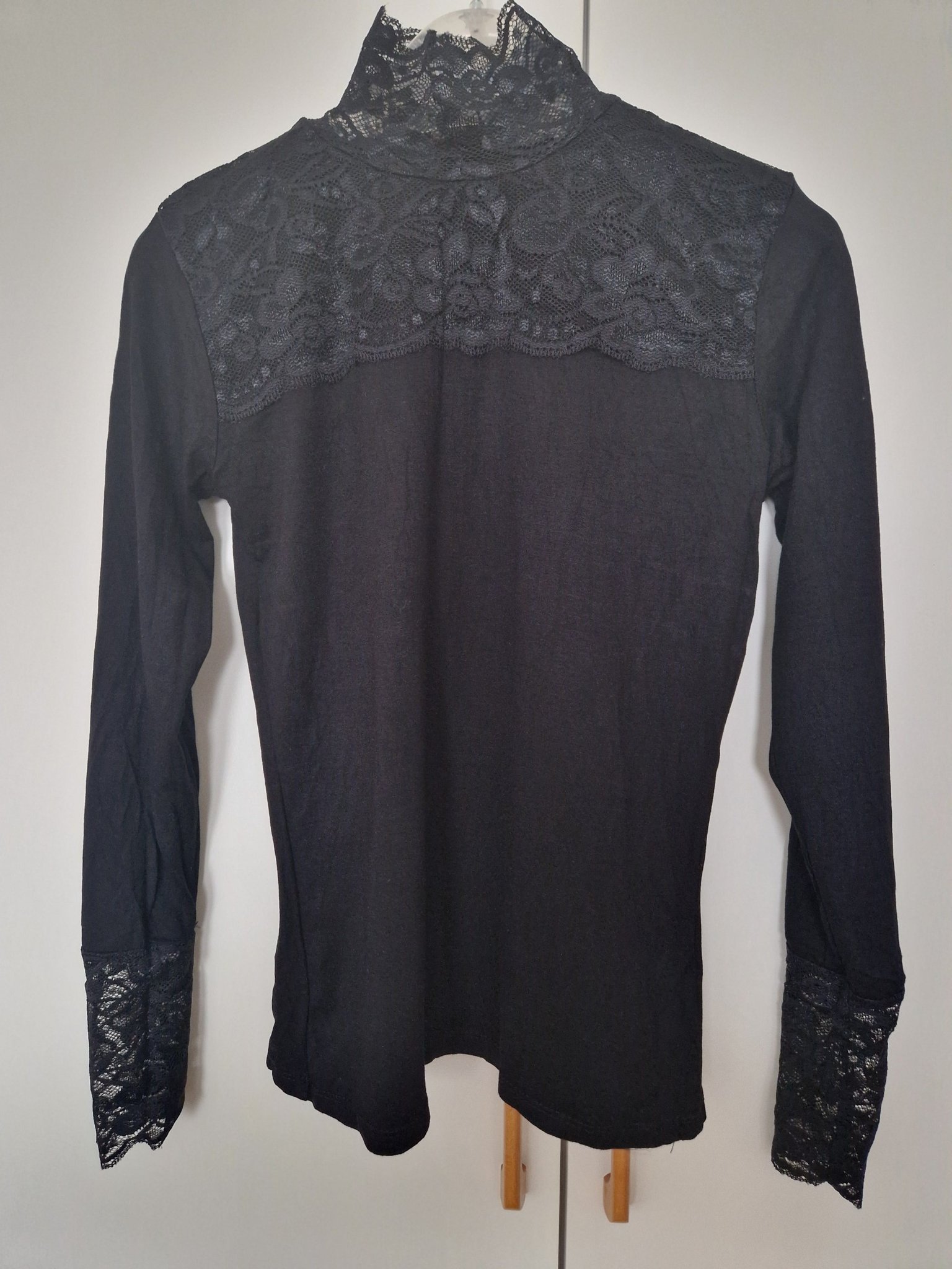 Från P.n.R svart blus storlek S | Köp på Tradera (703366651)