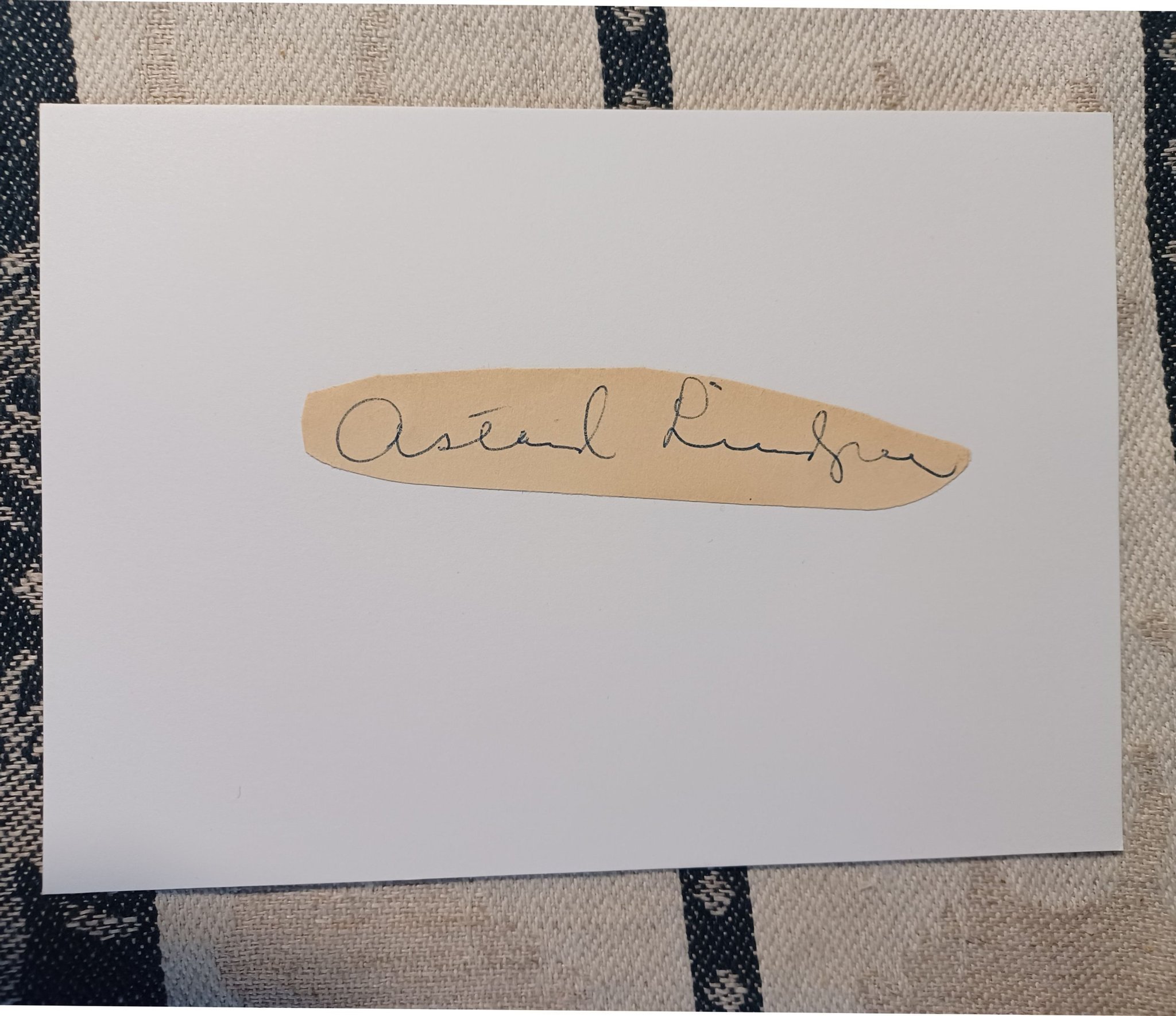 Se produkter som liknar ASTRID LINDGREN --Autograf. på Tradera (631914661) Se produkter som liknar ASTRID LINDGREN --Autograf. på Tradera (631914661)