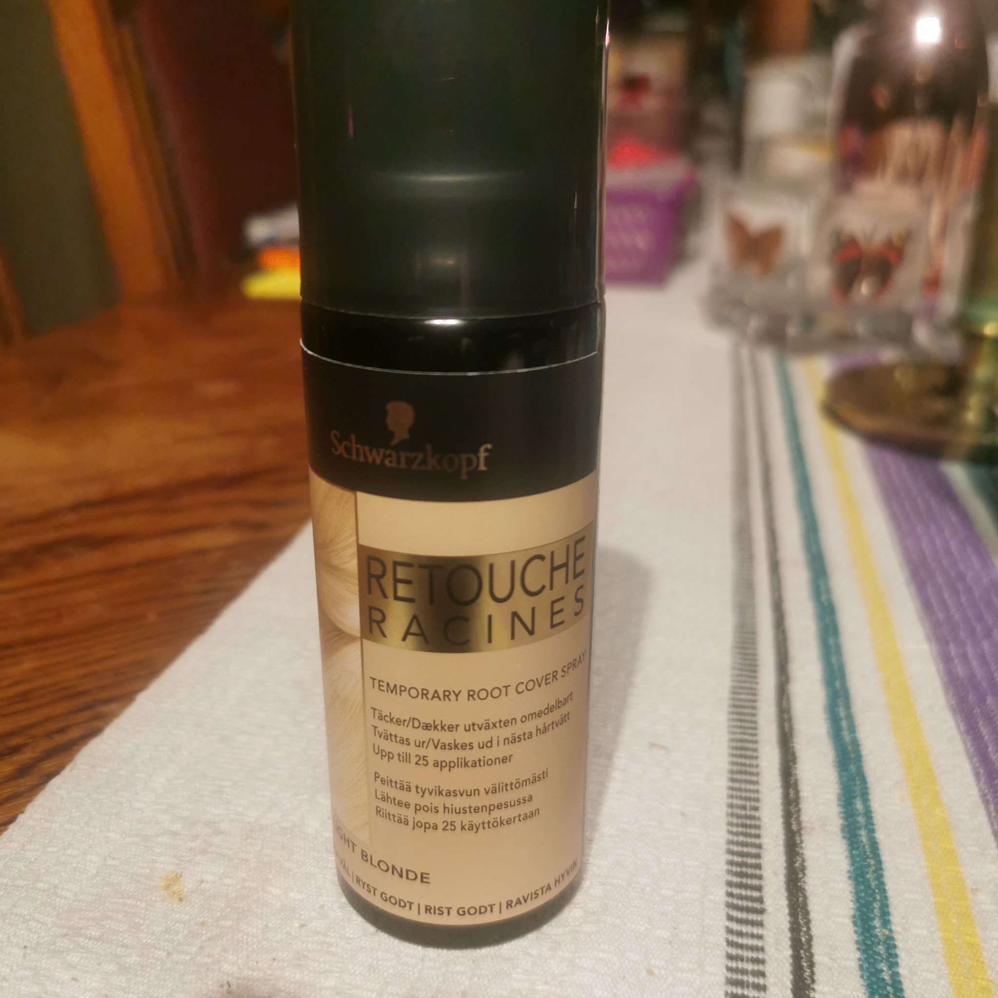 Se produkter som liknar Schwarzkopf Retouche Racines .. på Tradera (686102090)