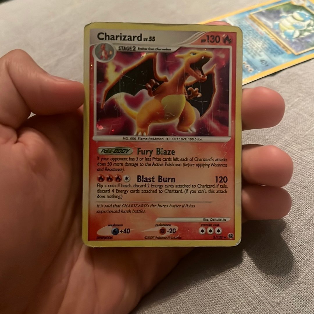 Se produkter som liknar Pokémon kort. Charizard holo på Tradera (638623993)