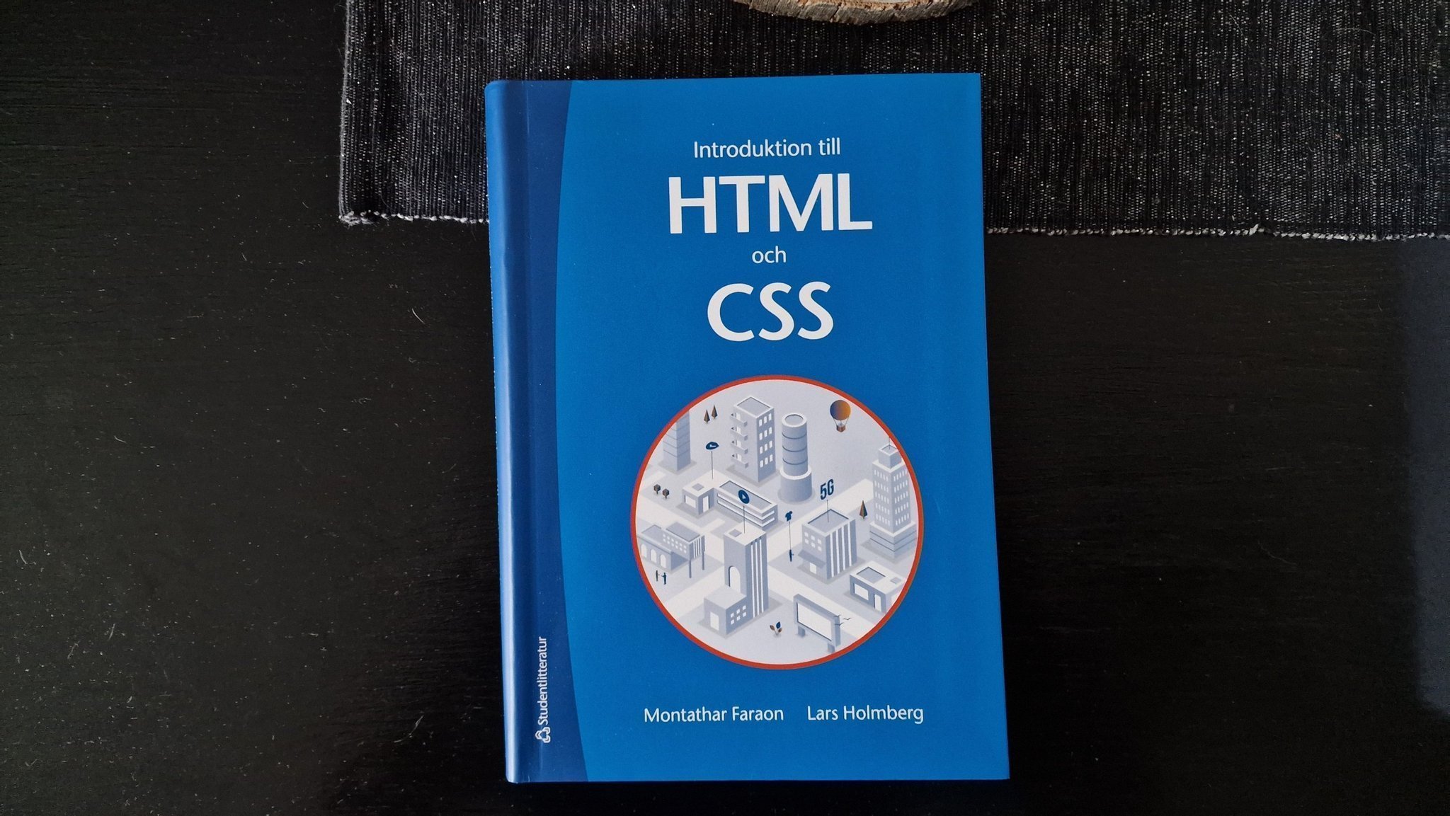 Se produkter som liknar Introduktion till HTML och CS.. på Tradera (684663771)