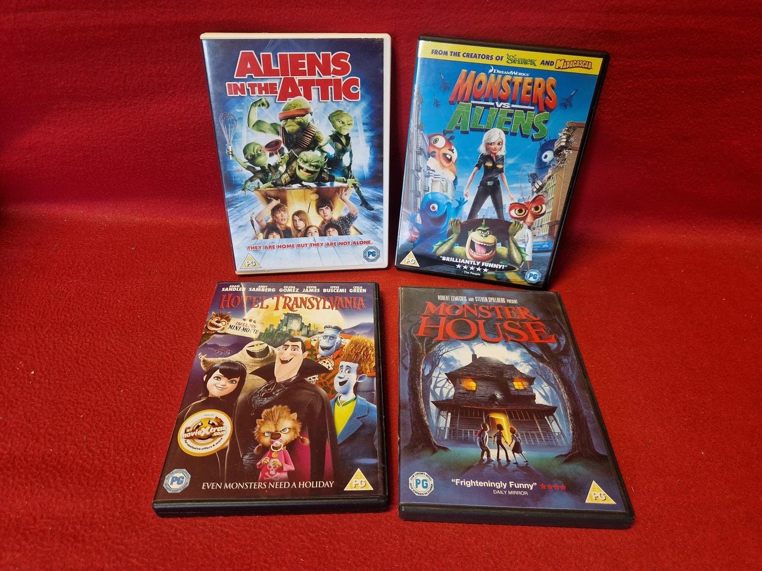ALIENS IN THE ATTIC/ MONSTERS V.. | Köp från game-world på Tradera ...