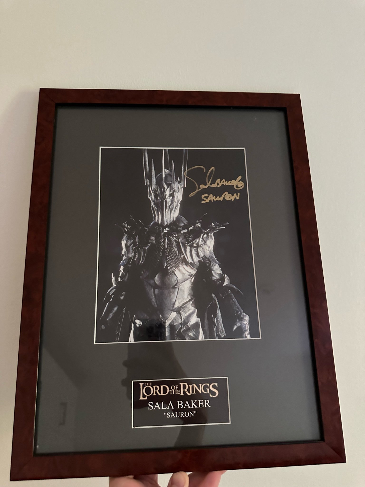 Se produkter som liknar Sauron ”Sala Baker” autograf .. på Tradera (636424480)