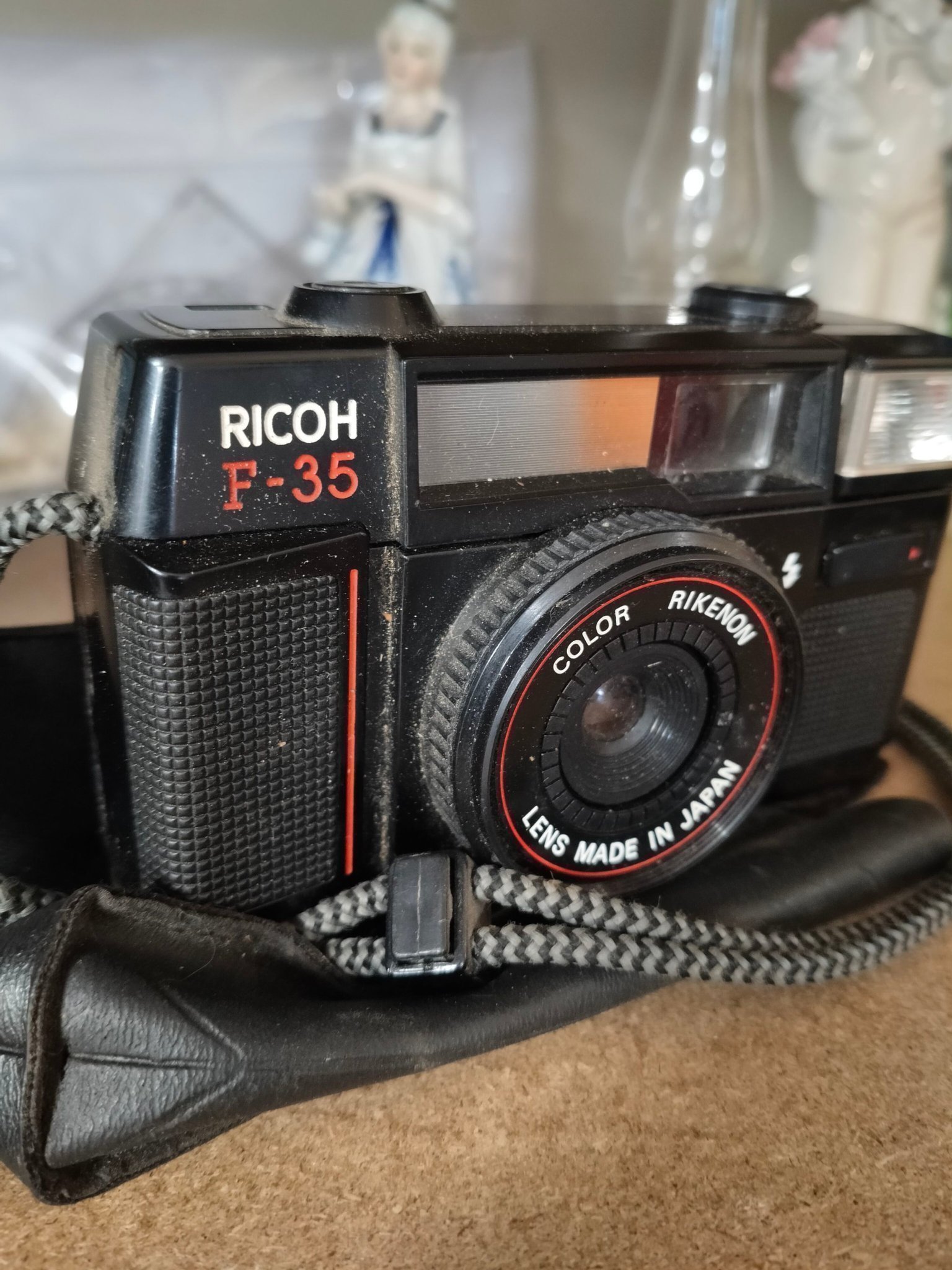 Se produkter som liknar Ricoh F-35 Kamera på Tradera (694636752)