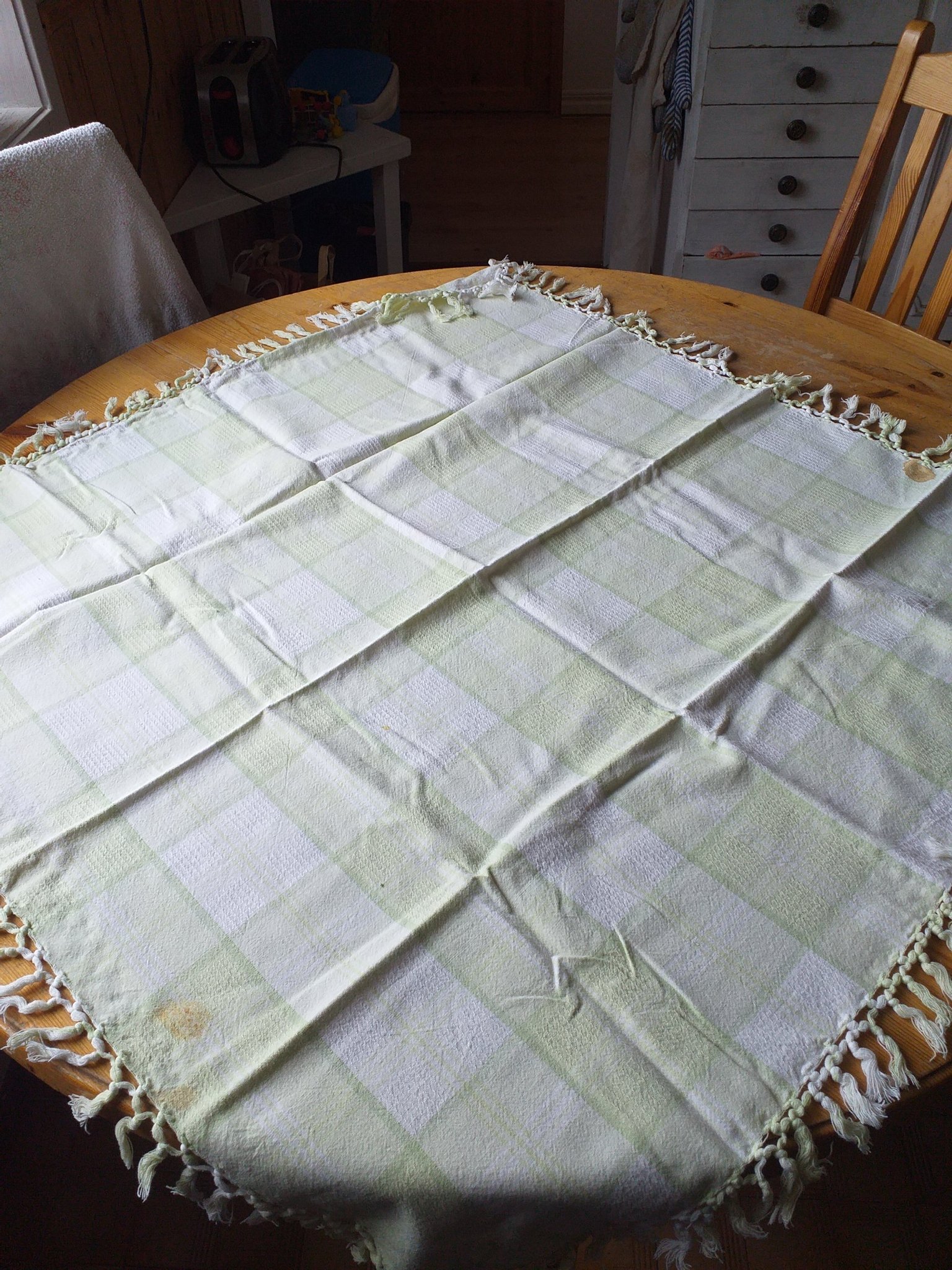 Se produkter som liknar Fin rutig duk med fransar och.. på Tradera (678758334)