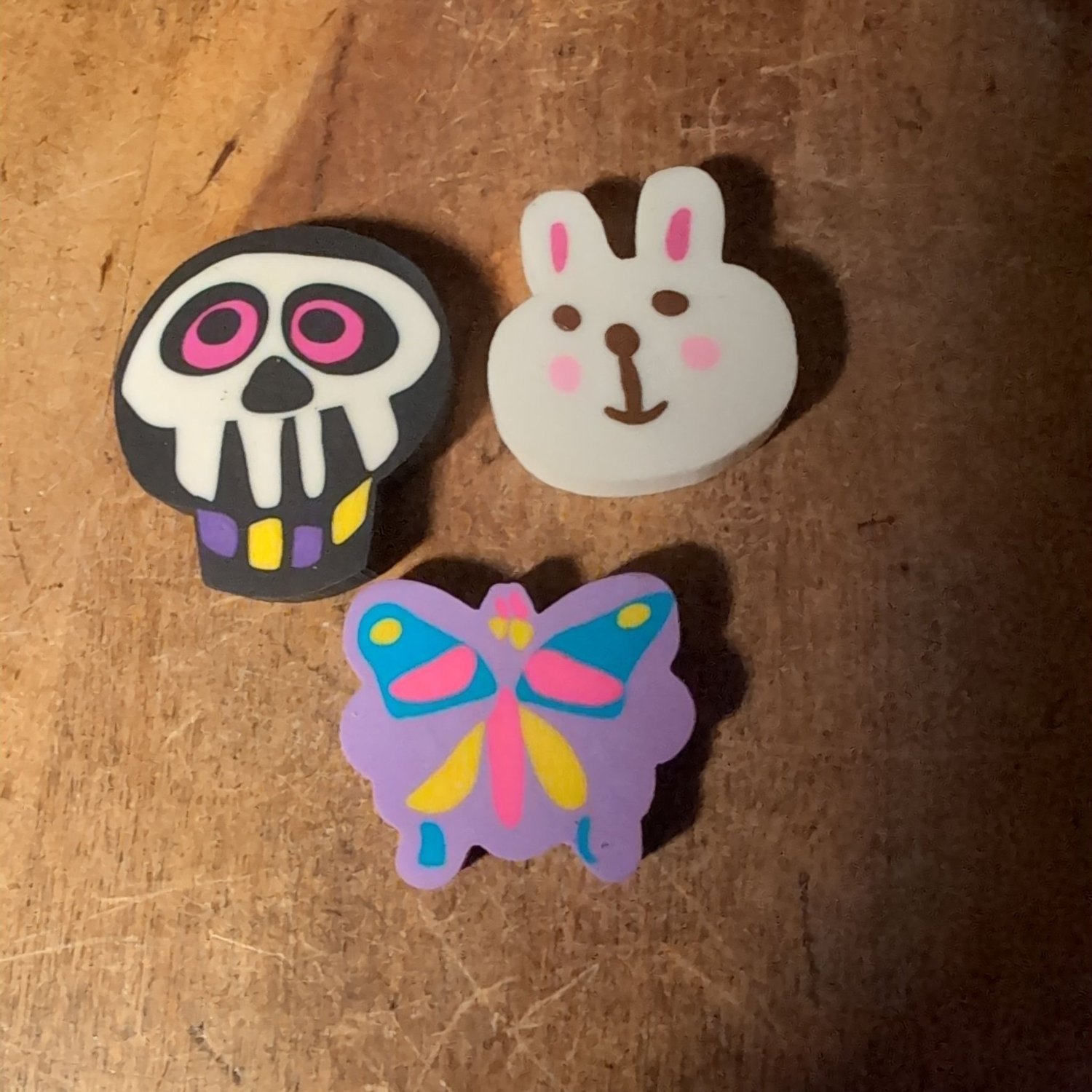 Se produkter som liknar Söta suddgummin - Dödskalle, .. på Tradera (689071965)