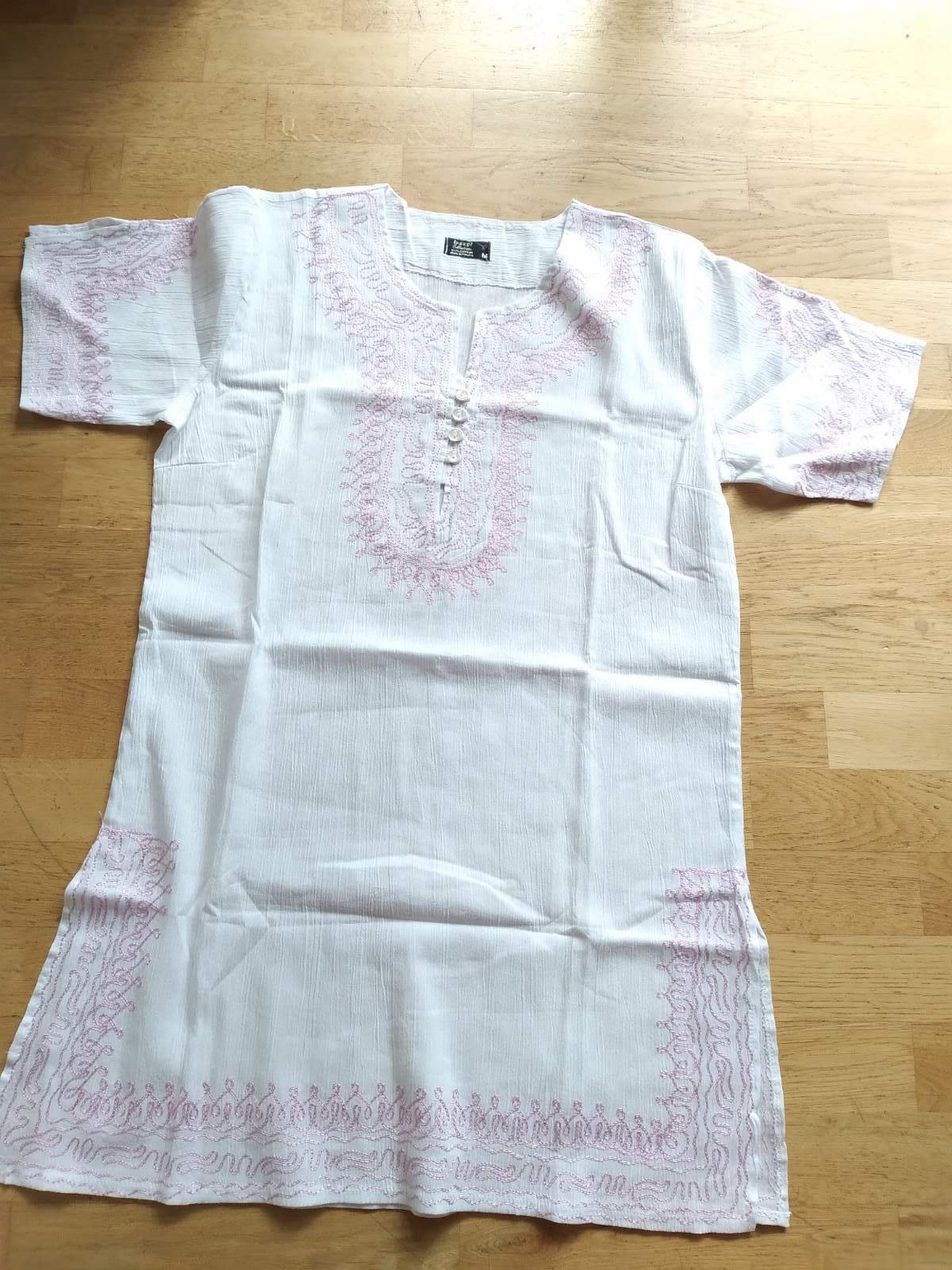 oanvänd vit tunika, storlek M bro¨stma°tt 108cm.. | Köp på Tradera (686361643)