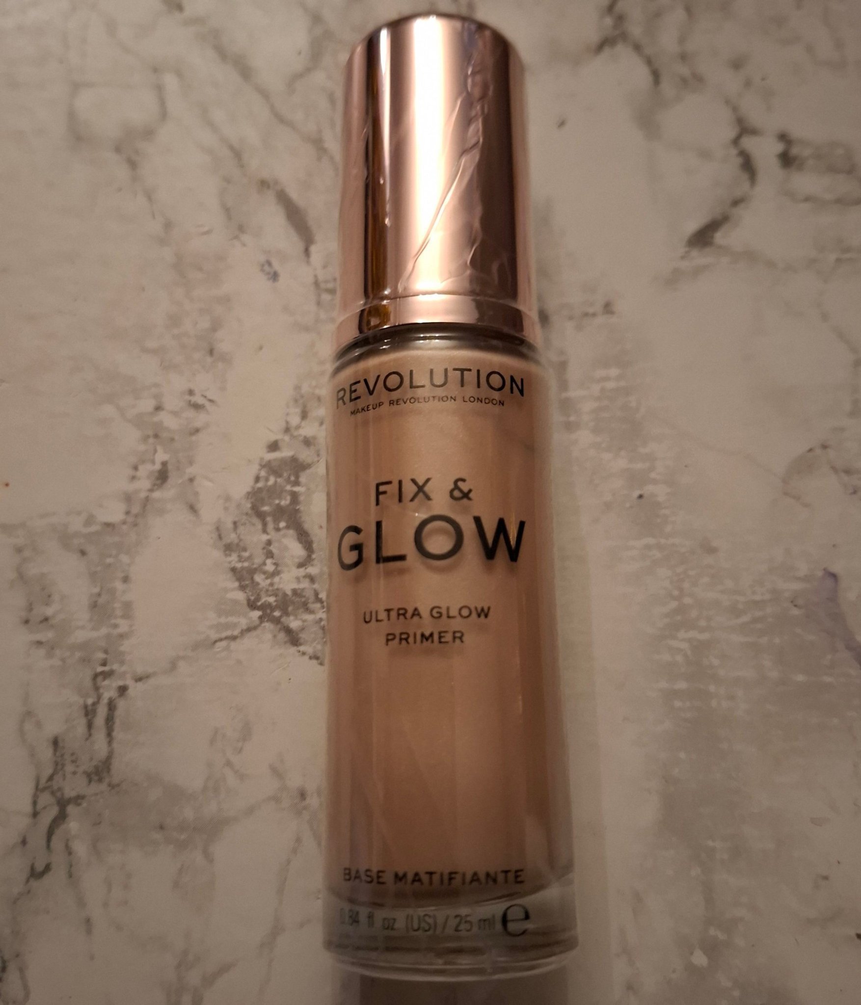 Helt ny Revolution Fix & Glow Ultra Glow Primer.. | Köp på Tradera (697986047)